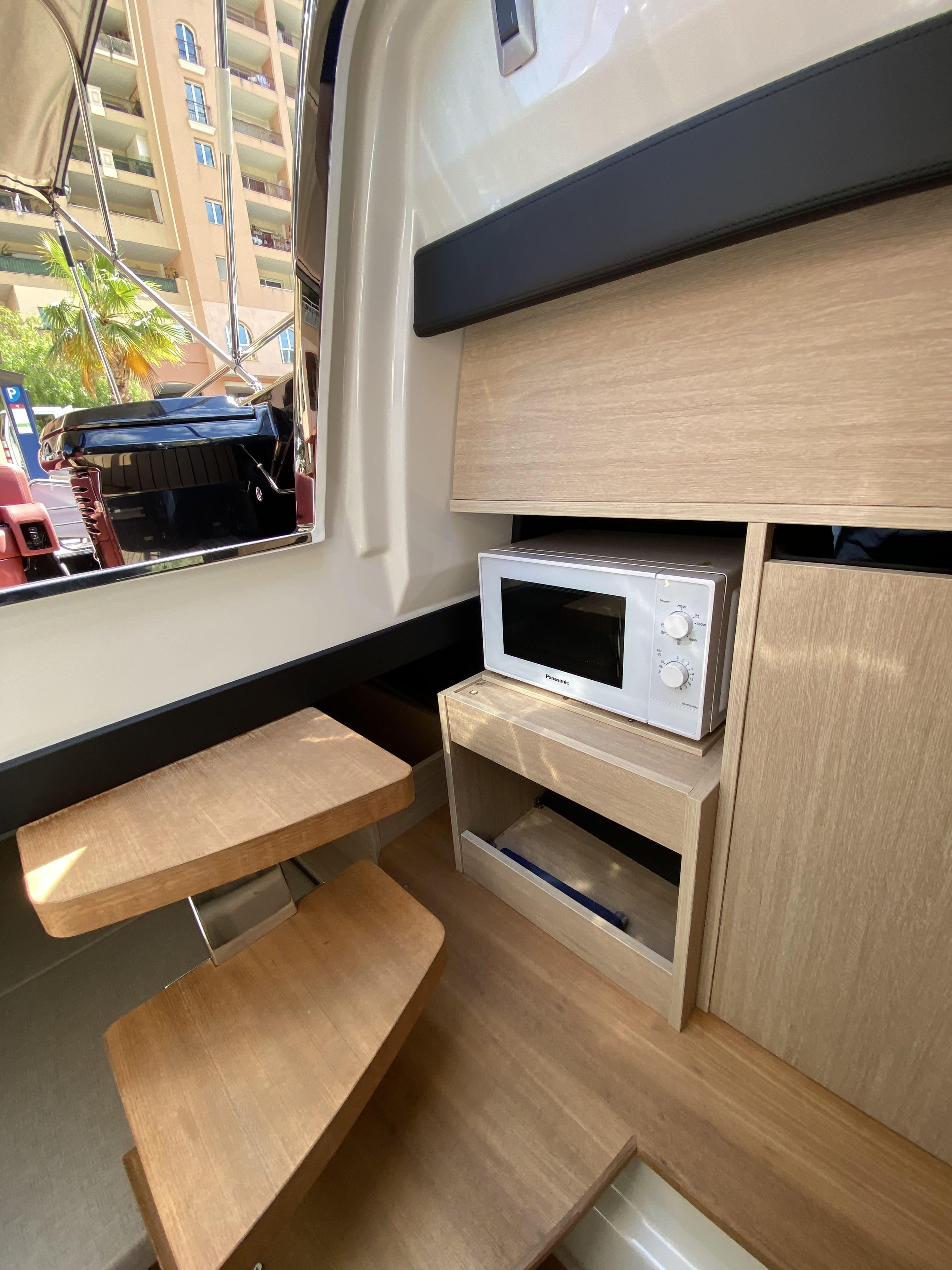 Cranchi E30 Endurance 2021 "Toro Loco" | HMY Yachts