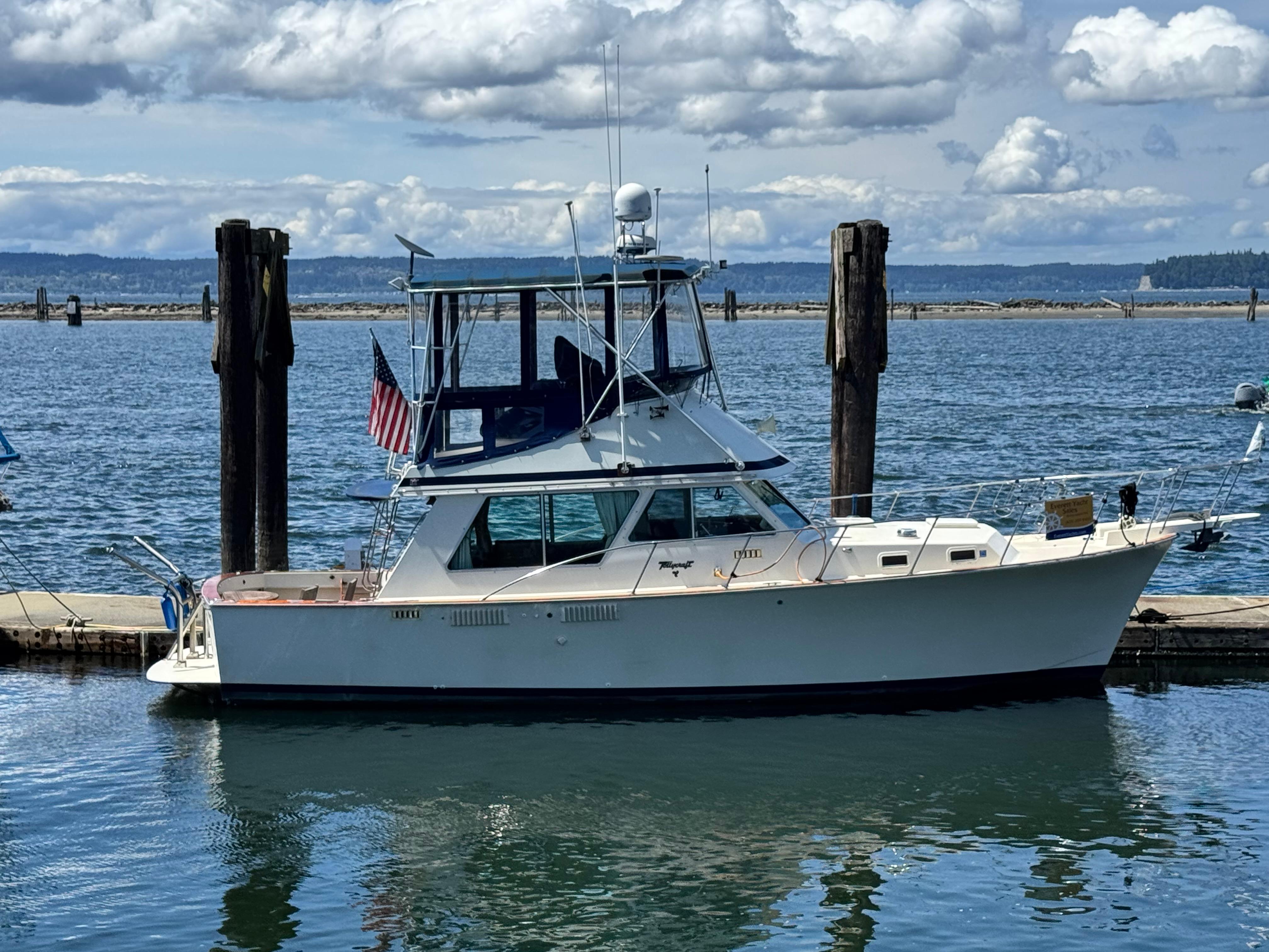 1980 Tollycraft 37 Everett, Washington - Everett Yachts