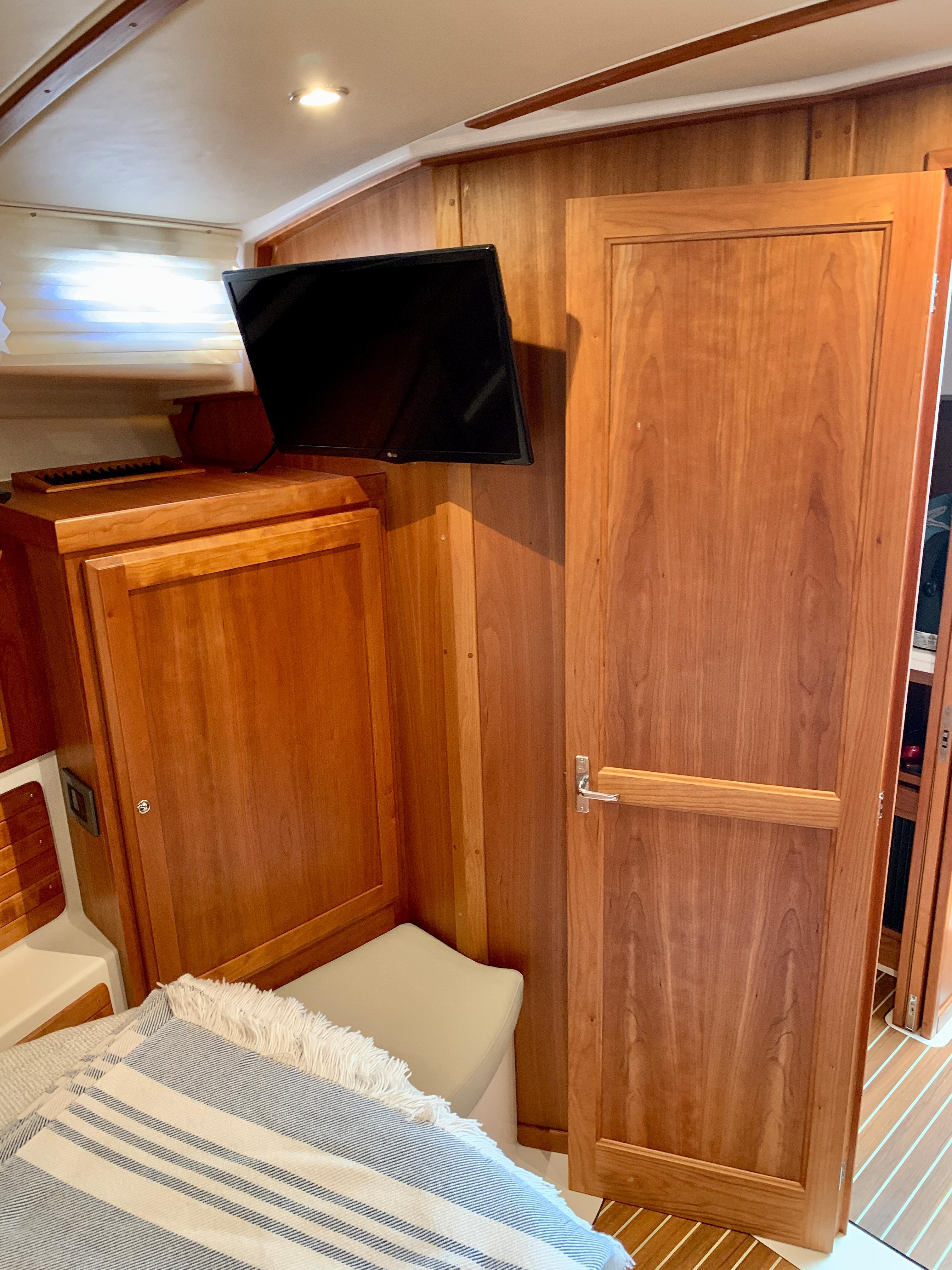 Bravo Yacht for Sale | 37 Back Cove Yachts Portsmouth, RI | Denison ...