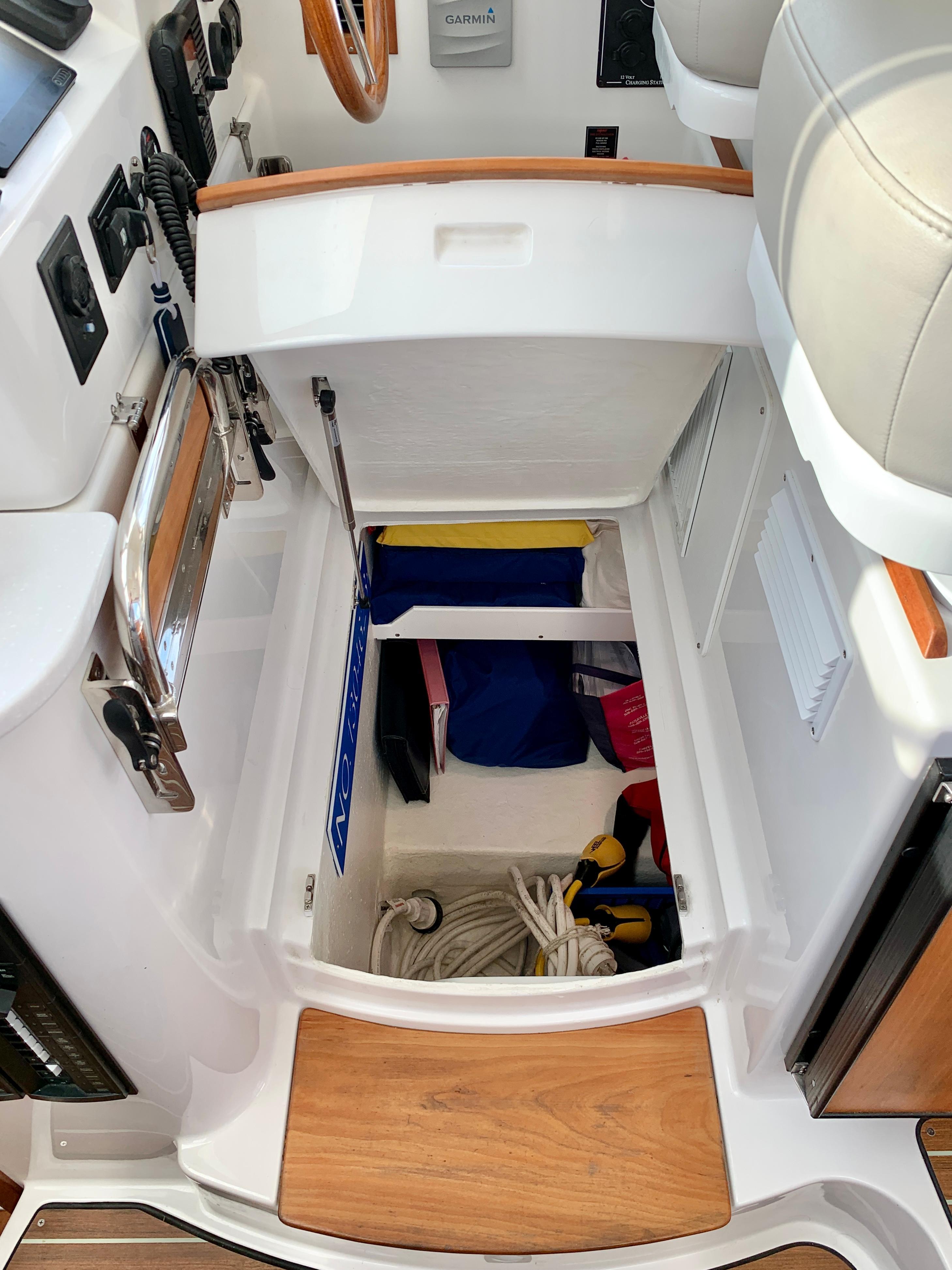 Bravo Yacht for Sale | 37 Back Cove Yachts Portsmouth, RI | Denison ...