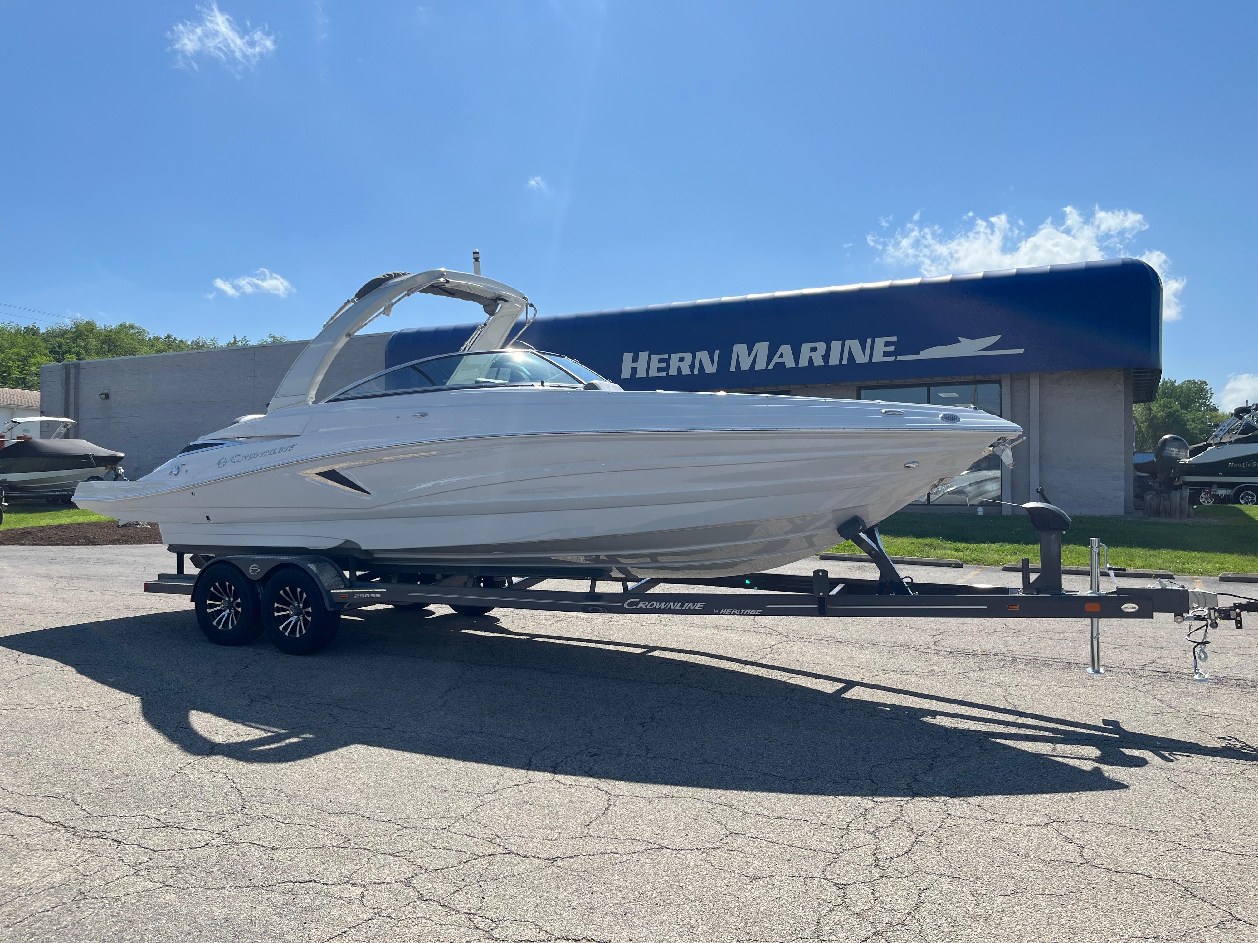 2026 Crownline 298 SS Fairfield, Ohio - Hern Marine