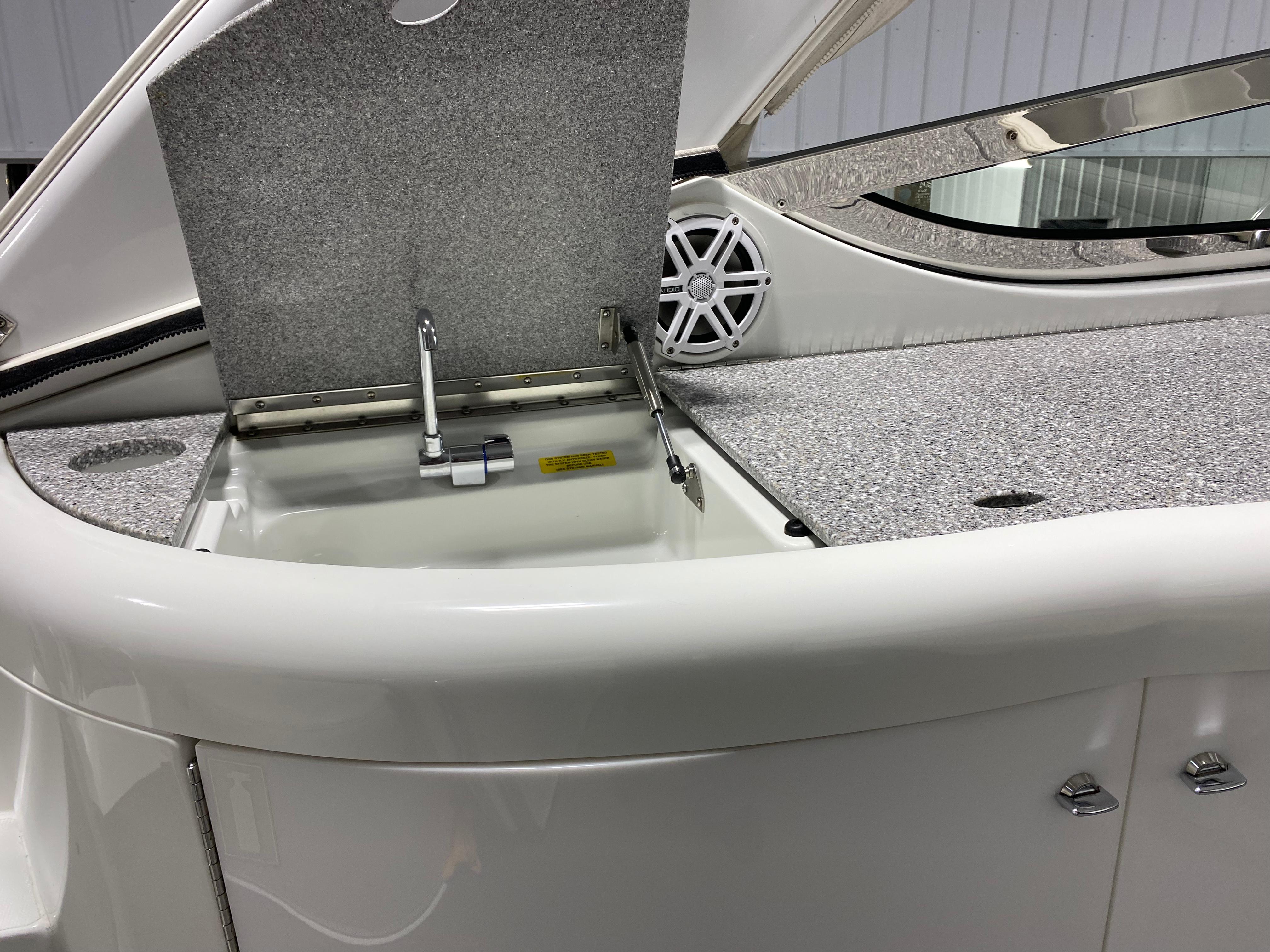 Black Jack Yacht for Sale | 37 Formula Yachts Spring Lake, MI | Denison ...