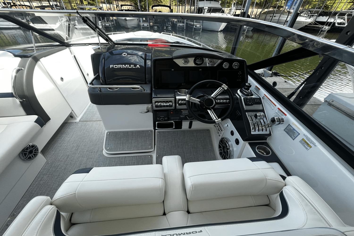 Yacht for Sale | 35 Formula Yachts Lake Ozark, MO | Denison Yacht Sales