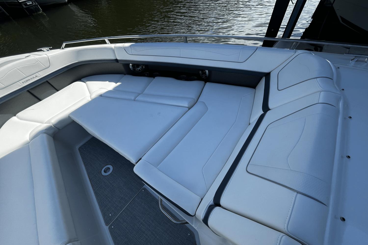 Yacht for Sale | 35 Formula Yachts Lake Ozark, MO | Denison Yacht Sales