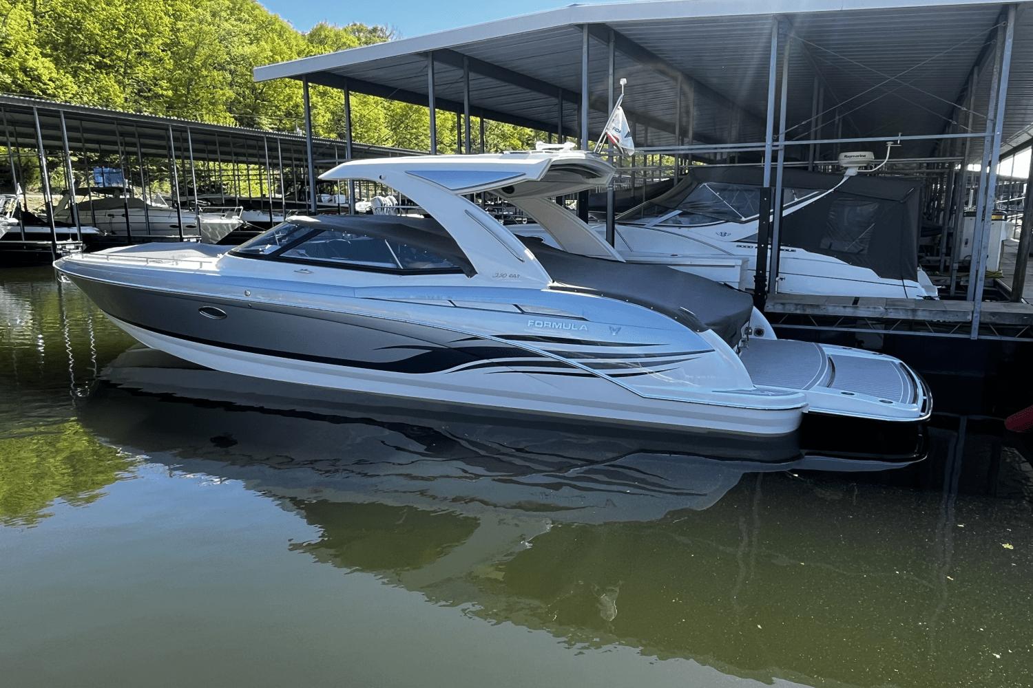 Yacht for Sale | 35 Formula Yachts Lake Ozark, MO | Denison Yacht Sales
