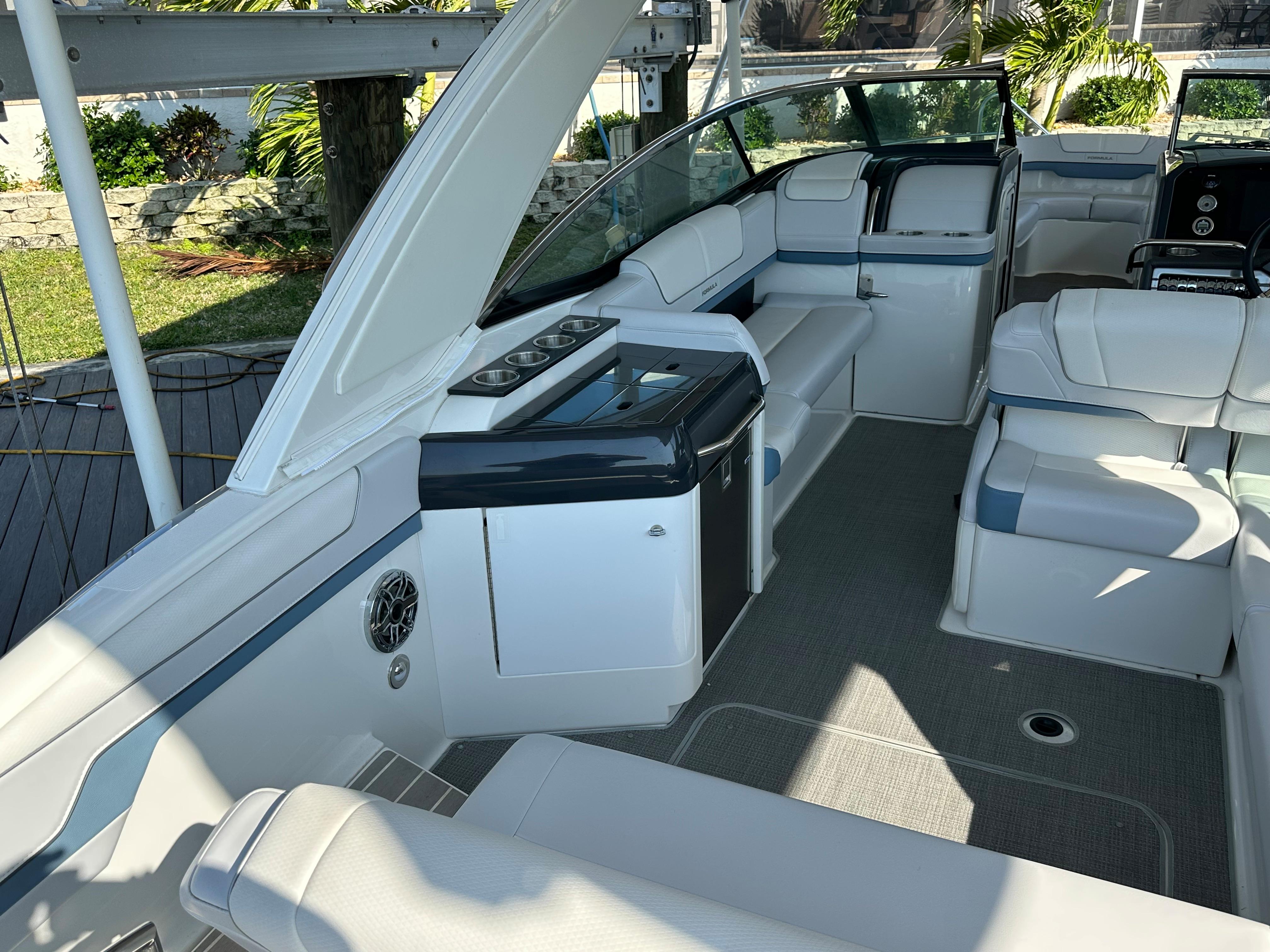 2021 31 Formula 310 BR Boats for Sale