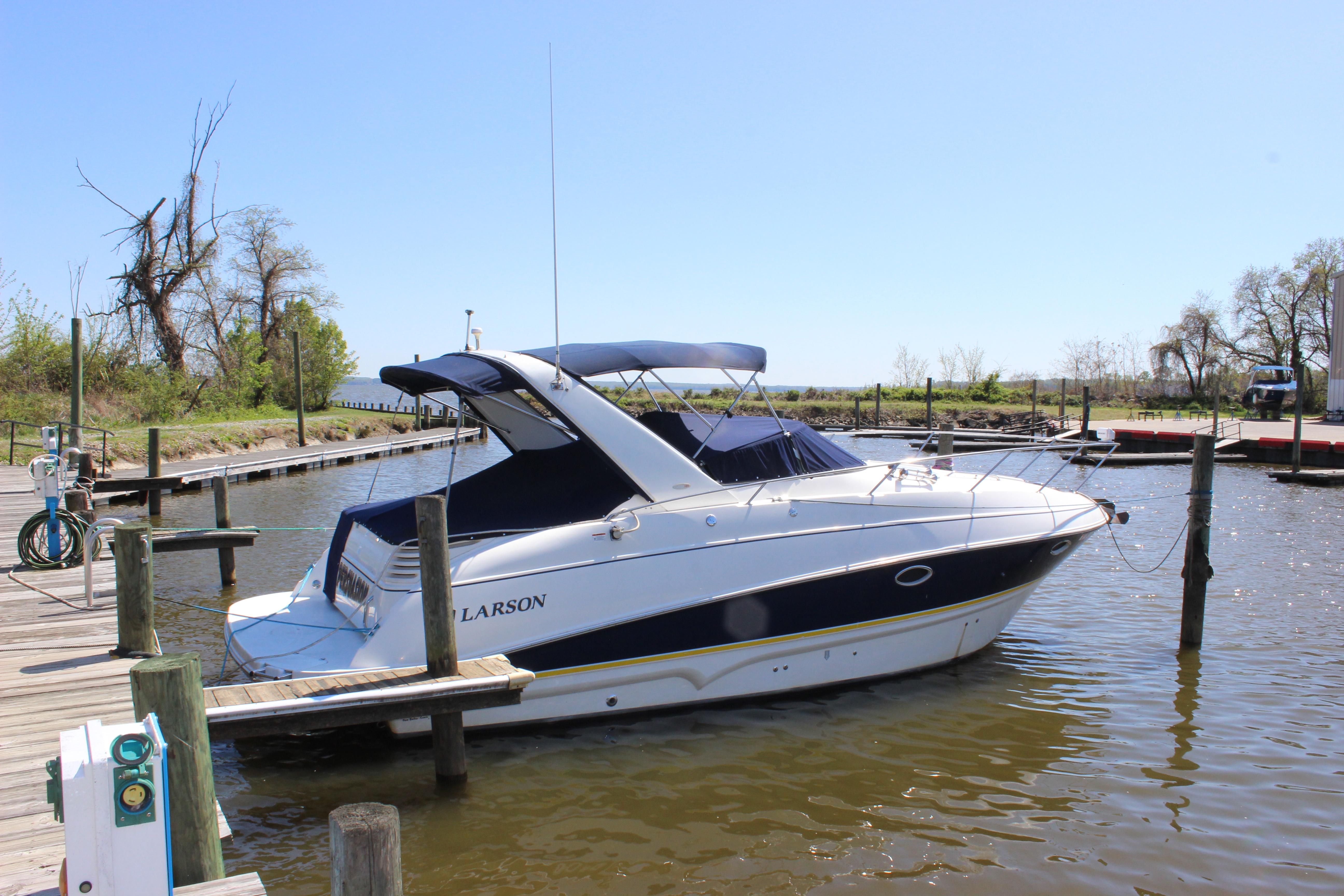 2005 Larson Cabrio 310 | Dominion Yachts