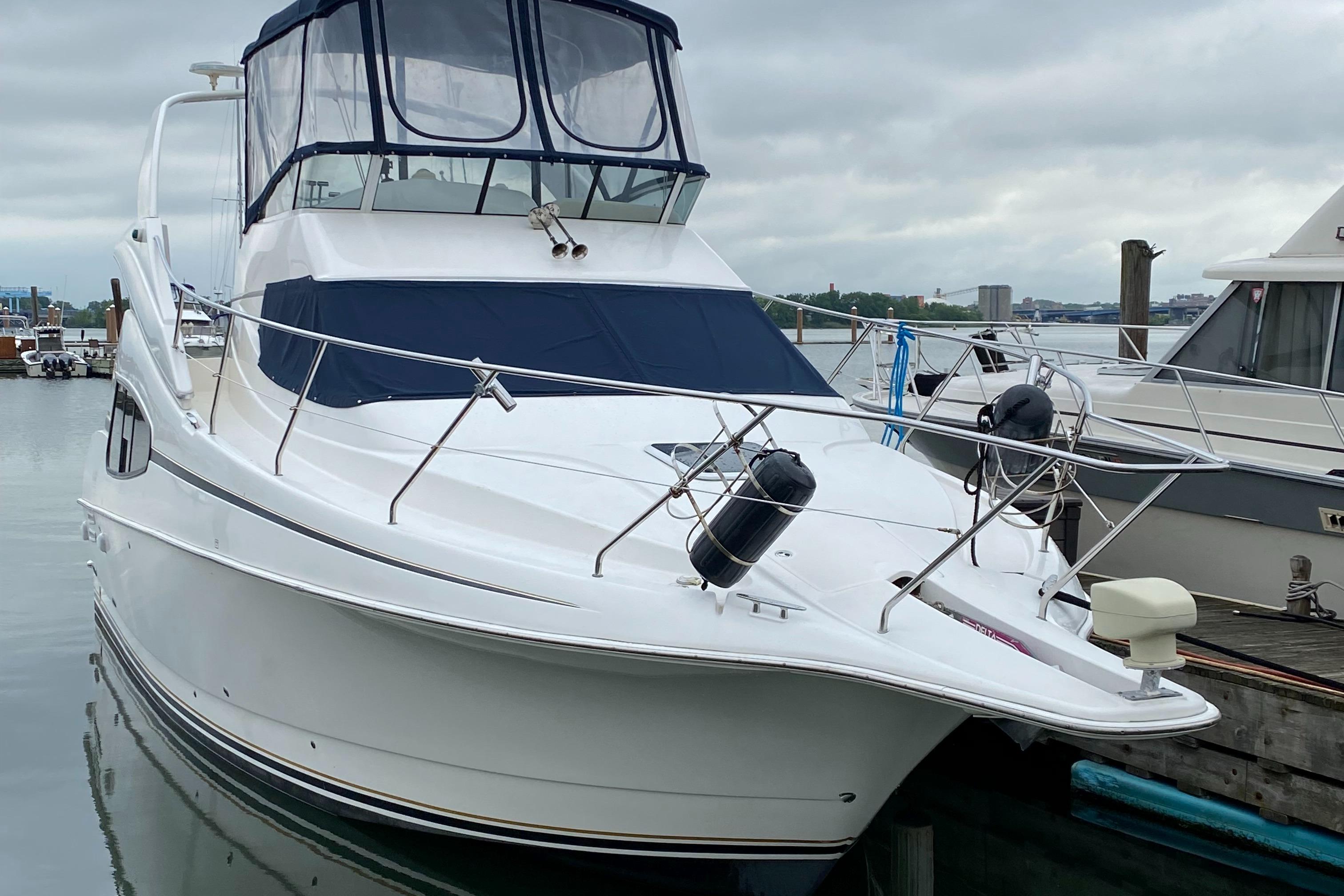 2003 Silverton 330 Sport Bridge | Dominion Yachts