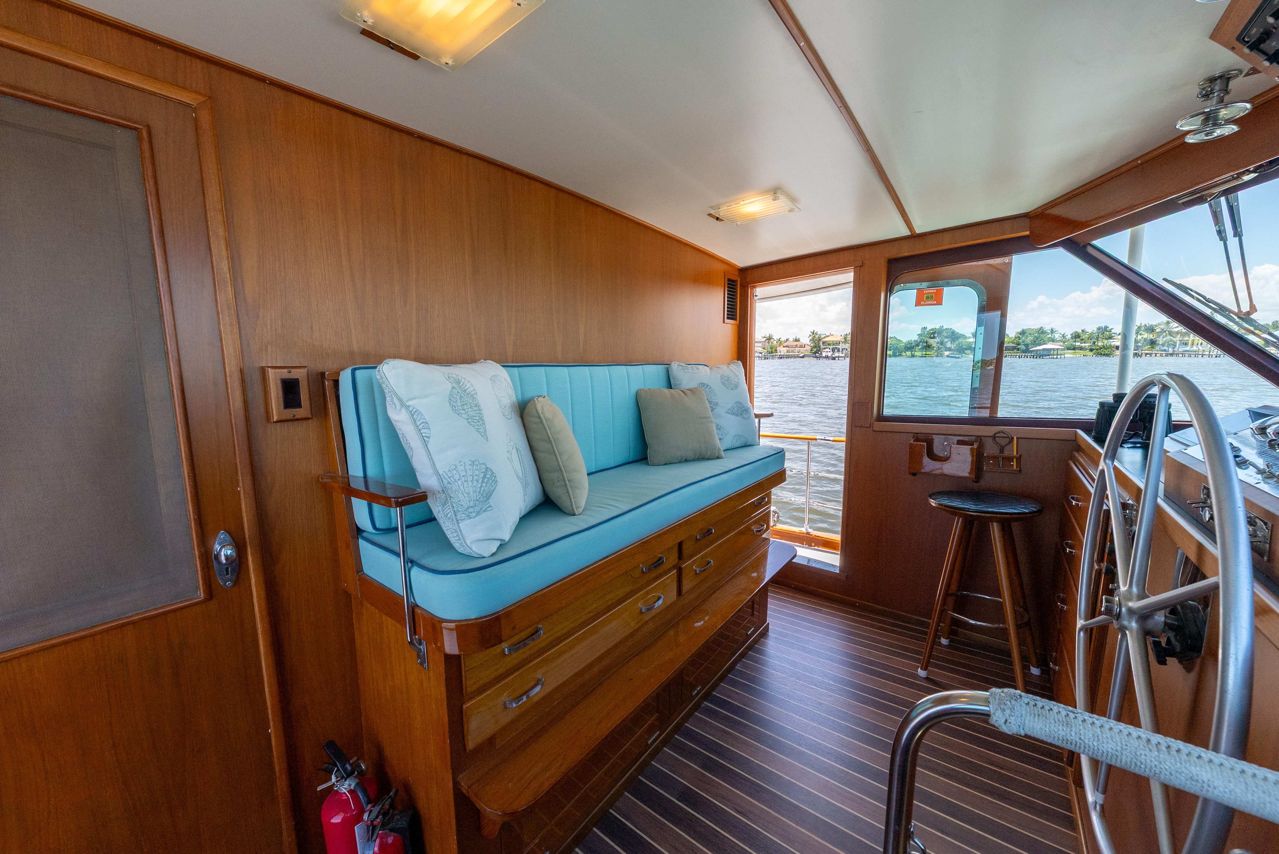 1970 Trumpy Houseboat ABSOLUTE - Florida Yachts International