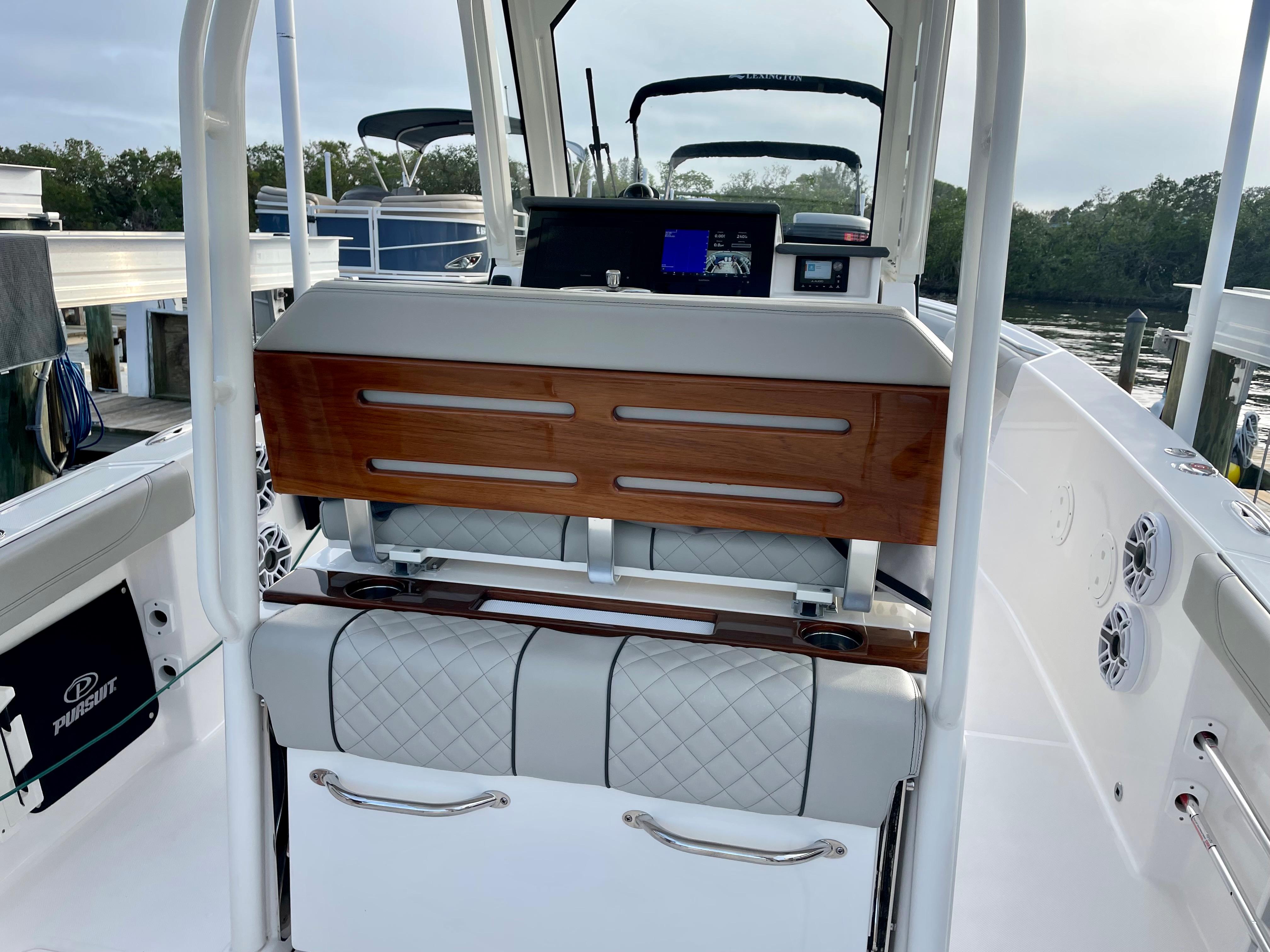 - Pursuit S 288 Sport 2022 - Flagler Yachts