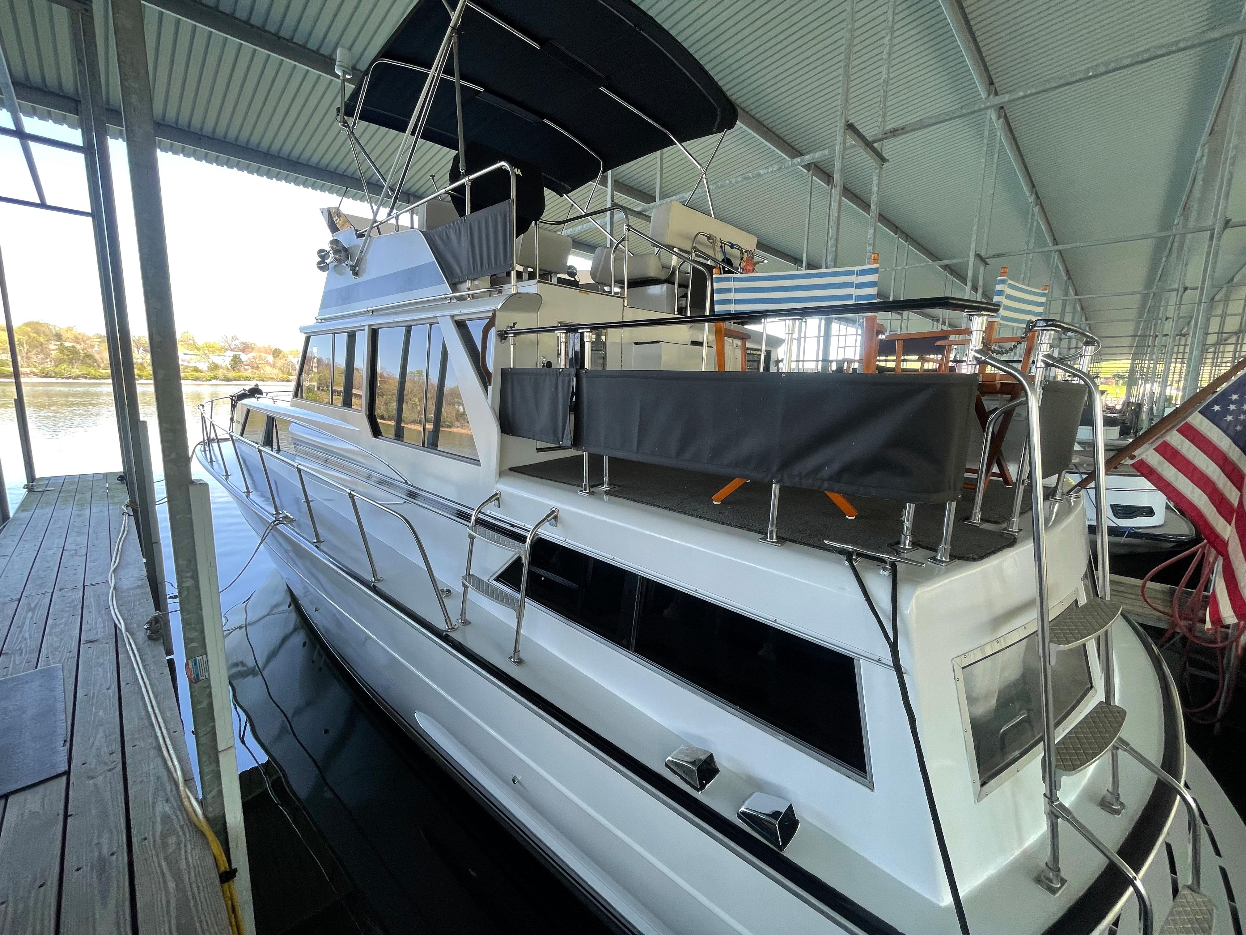 1977 Marinette 37 Double Cabin | Yachts360