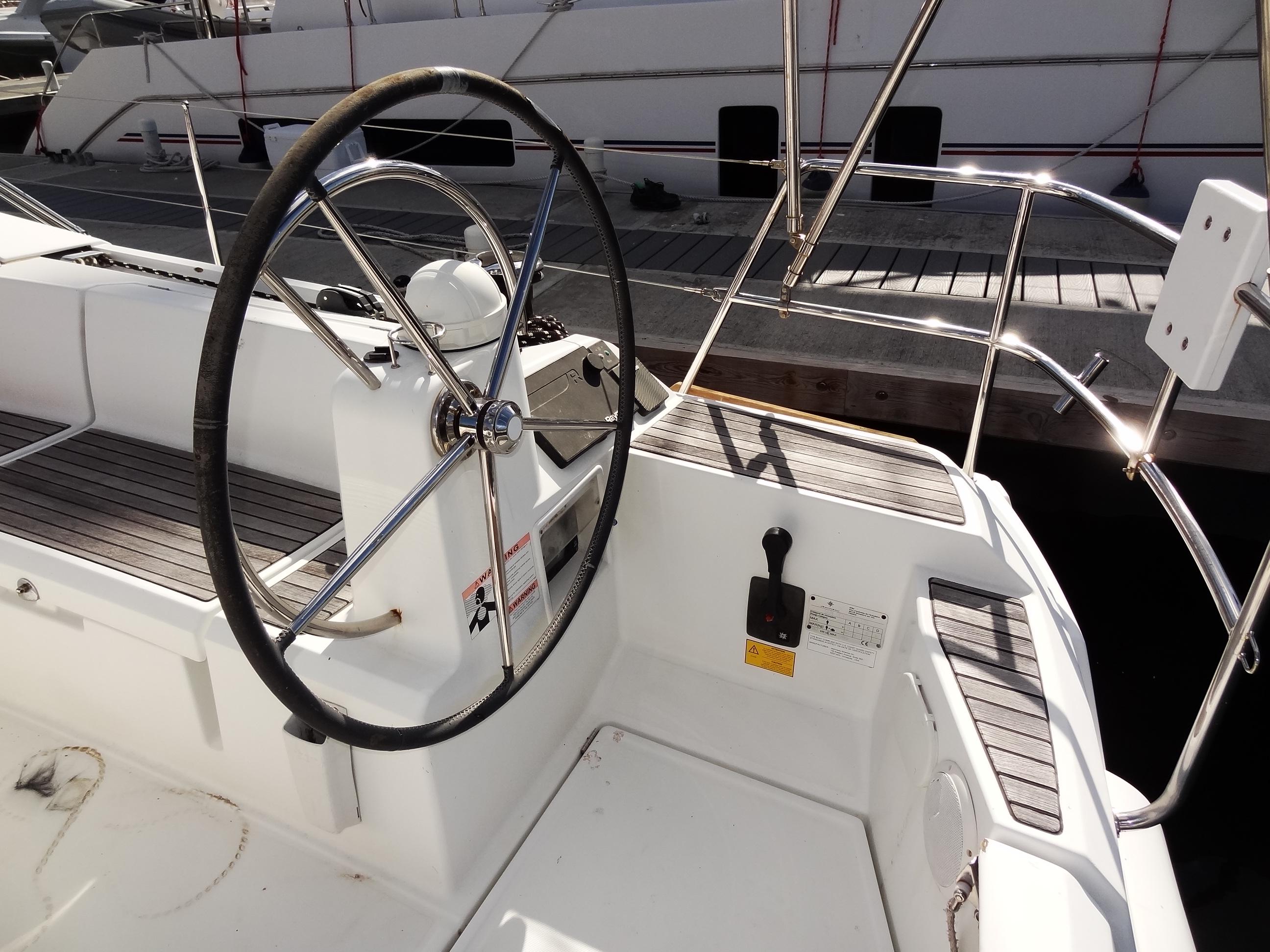 Jeanneau Sun Odyssey 519 Sailing Monohull for sale | The Moorings Yacht ...