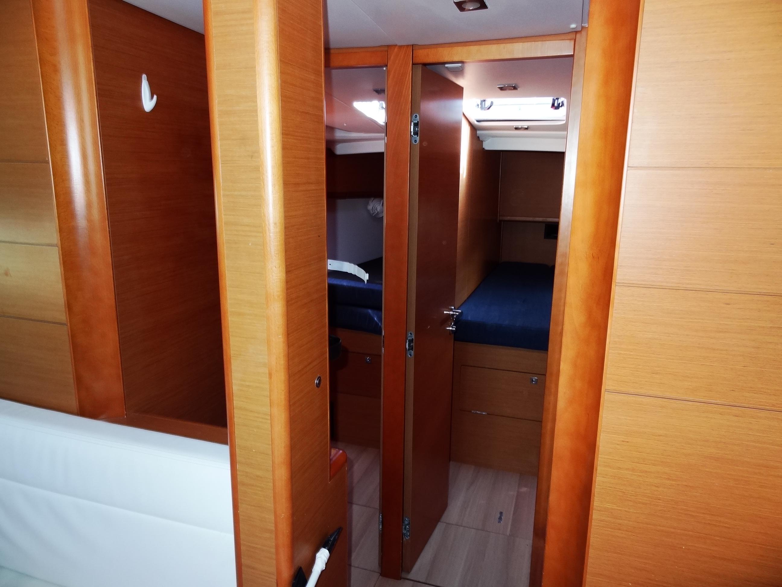 Jeanneau Sun Odyssey 519 Sailing Monohull for sale | The Moorings Yacht ...