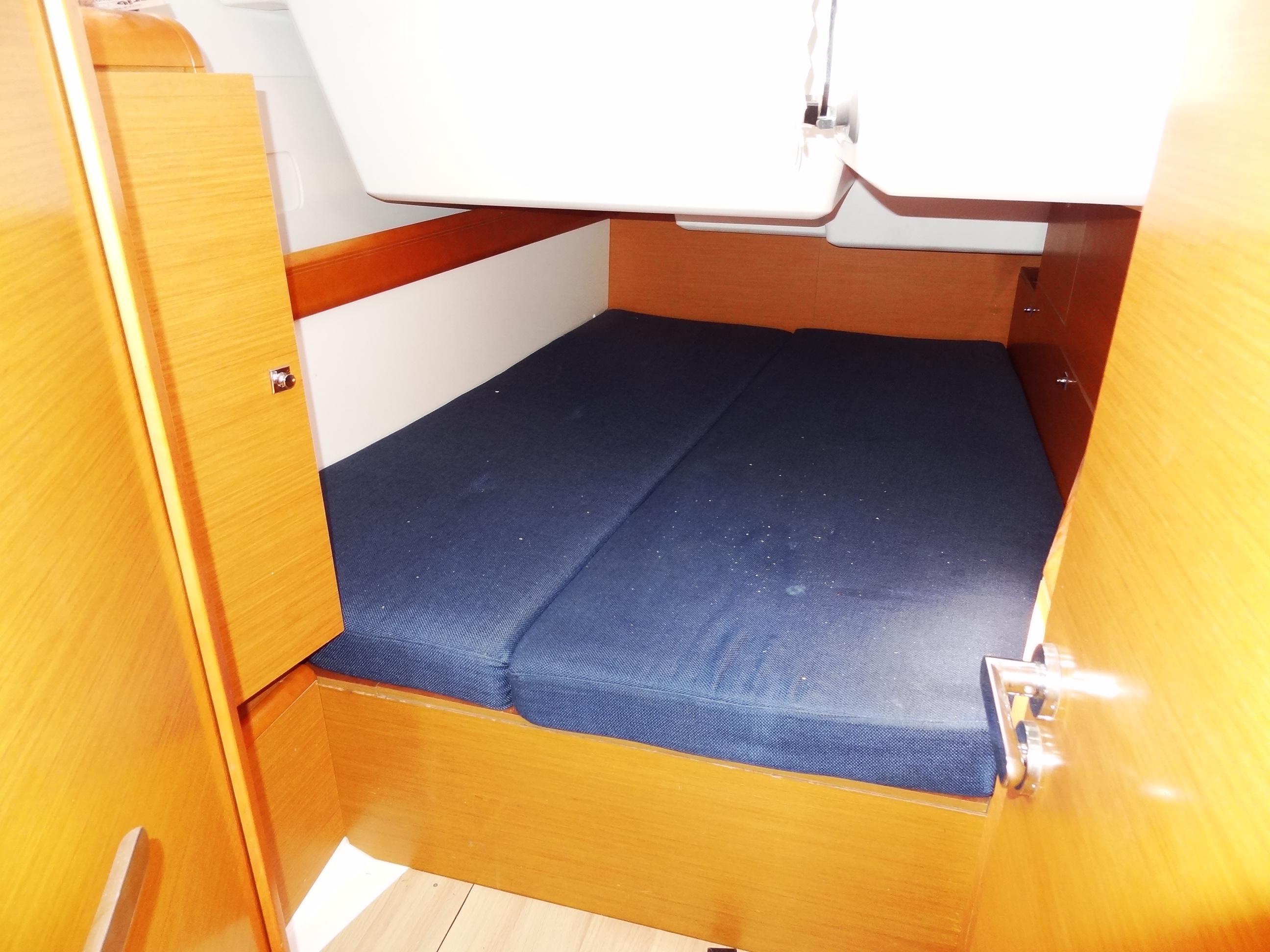 Jeanneau Sun Odyssey 519 Sailing Monohull for sale | The Moorings Yacht ...