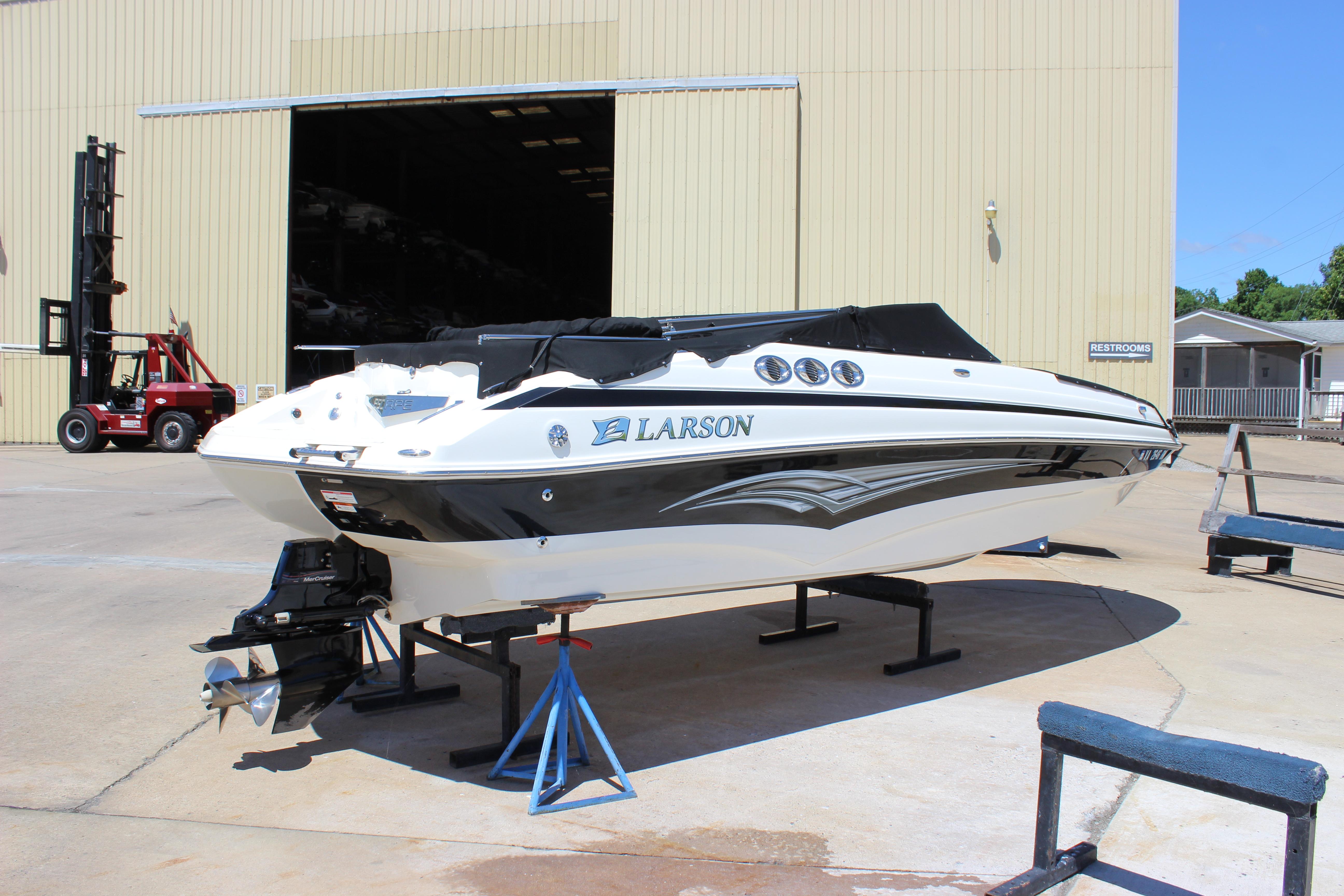 2007 Larson Escape 254 | Dominion Yachts