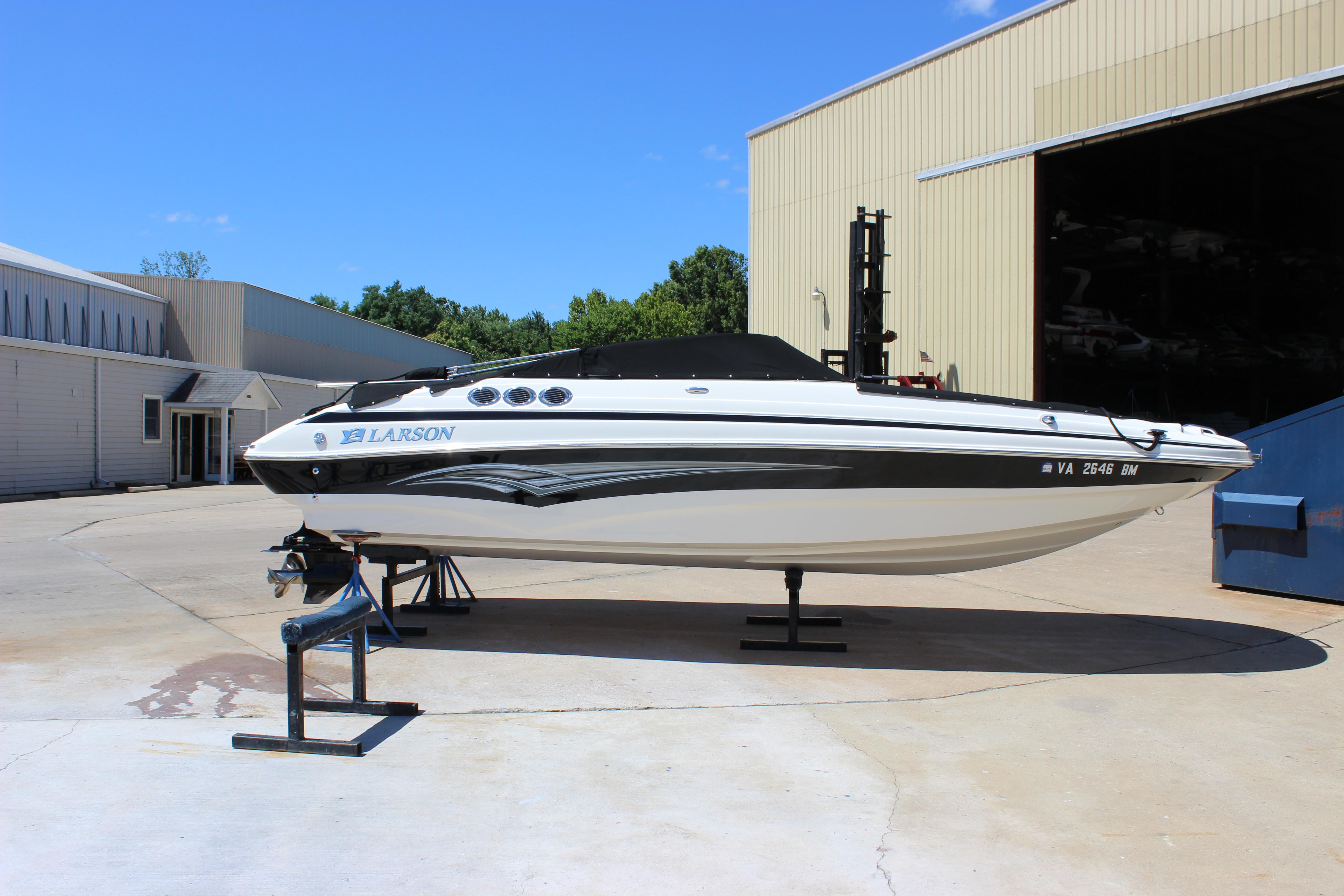2007 Larson Escape 254 | Dominion Yachts