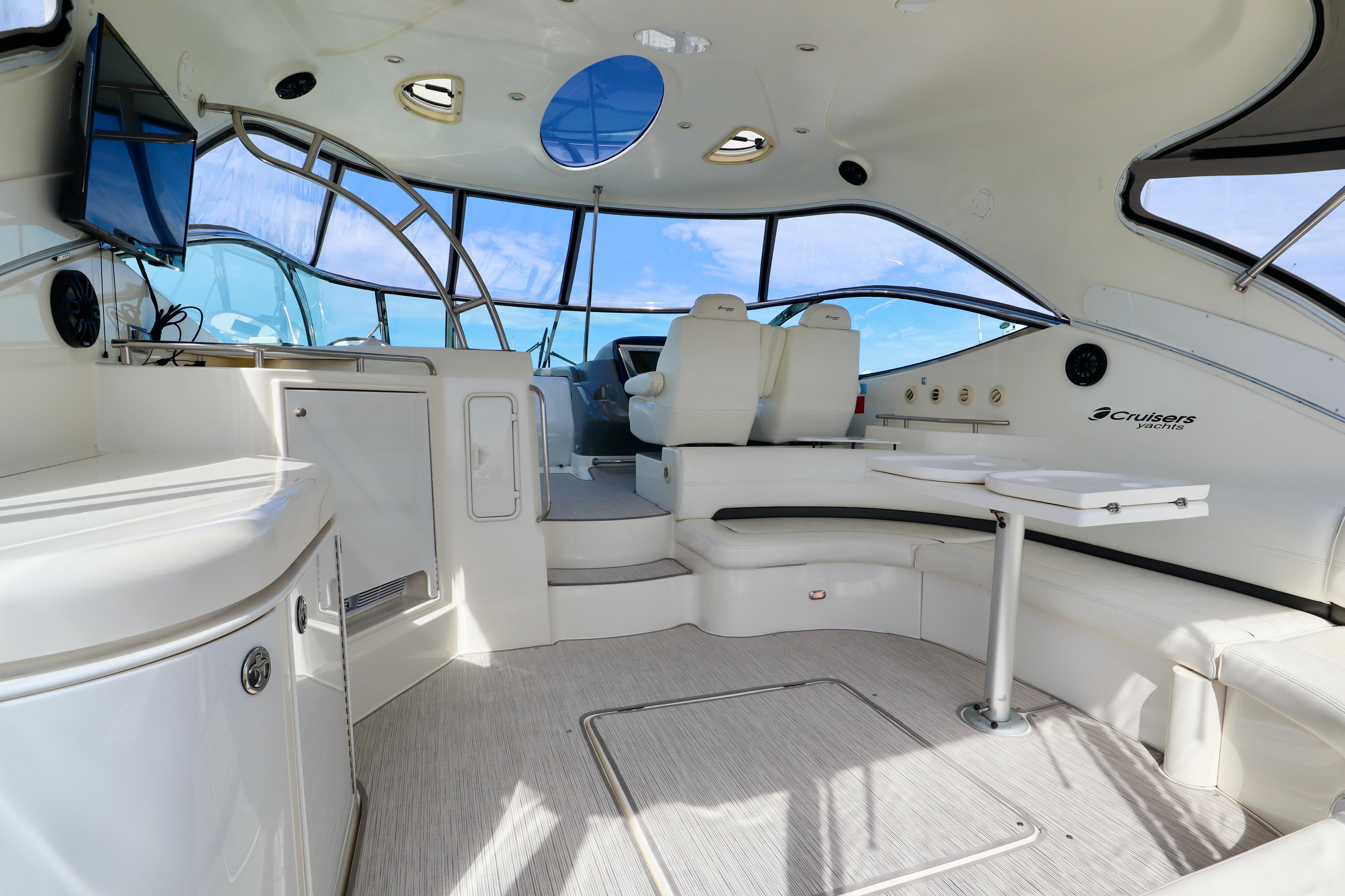 2005 52 Cruisers Yachts 520 Express Boats for Sale