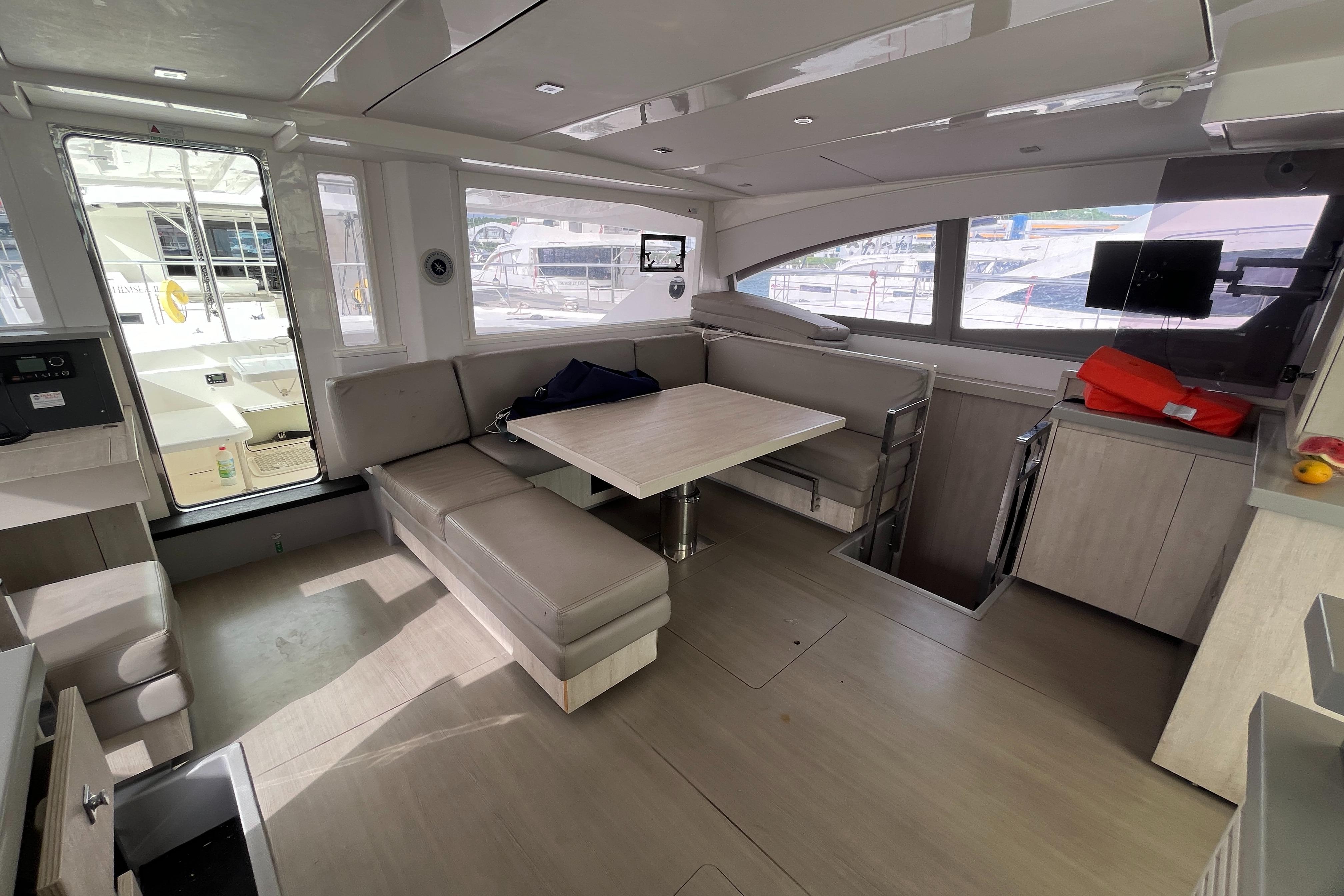 Leopard 51 Powercat Power Catamaran for sale | The Moorings Yacht Brokerage