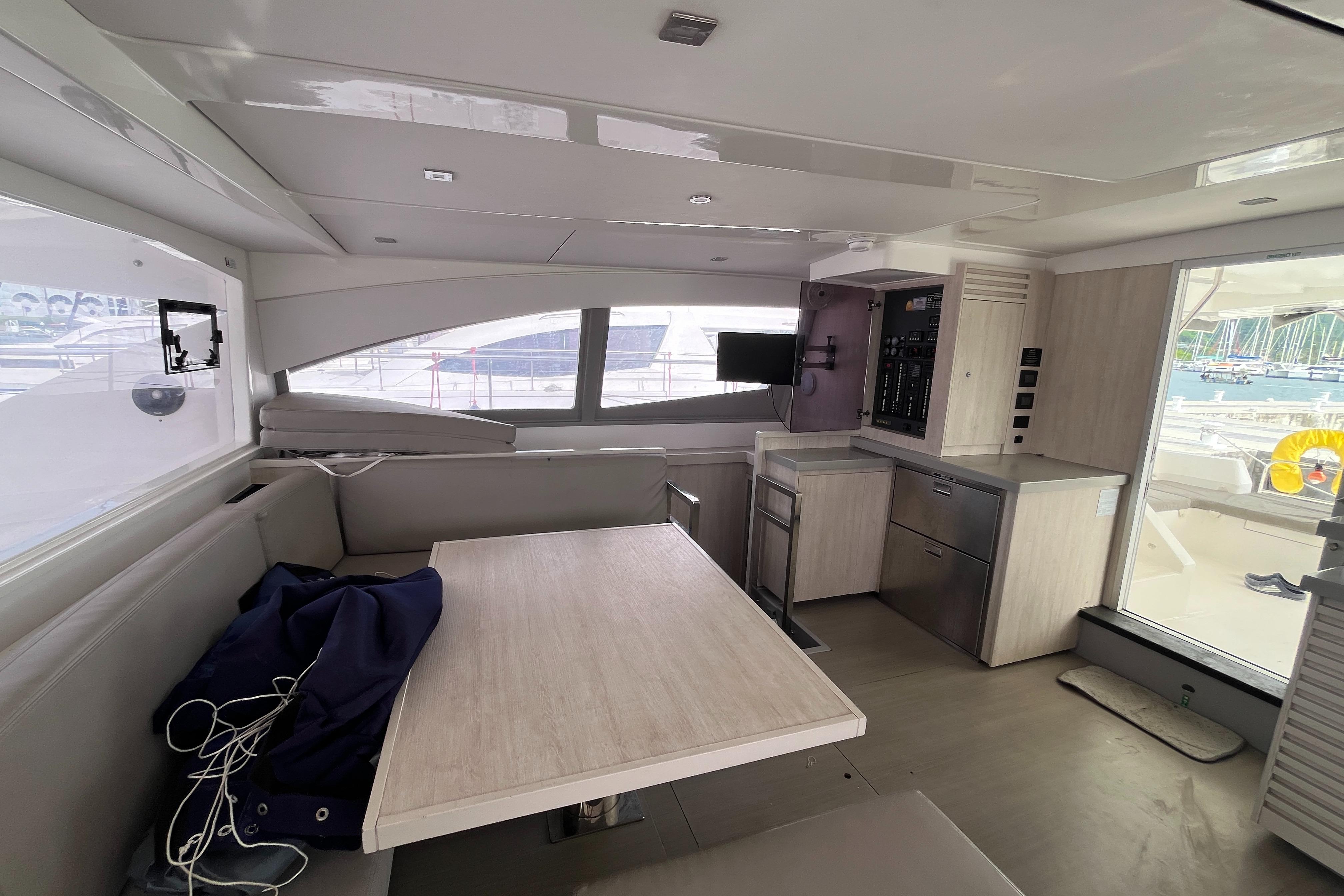 Leopard 51 Powercat Power Catamaran for sale | The Moorings Yacht Brokerage