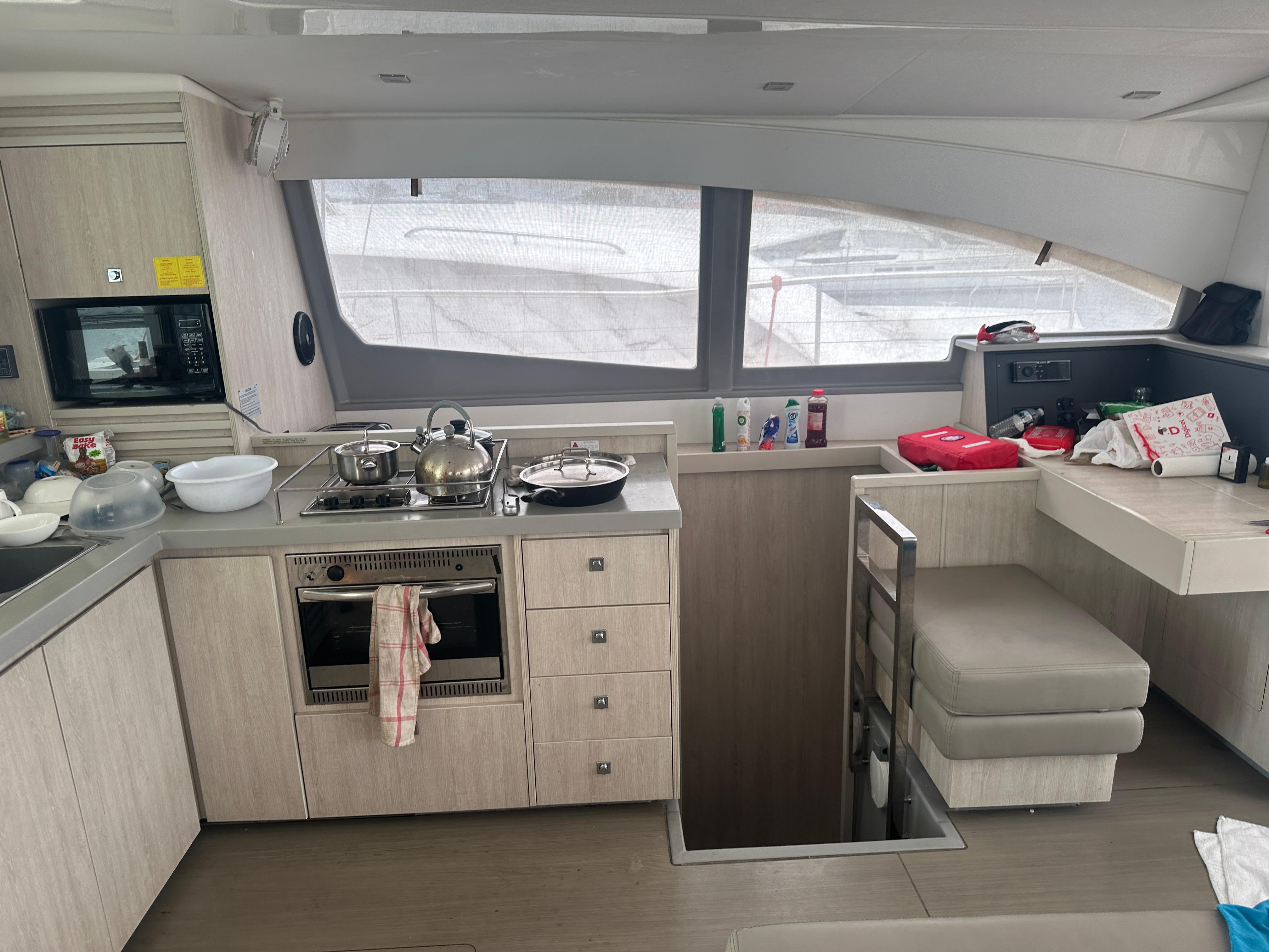 Leopard 51 Powercat Power Catamaran for sale | The Moorings Yacht Brokerage