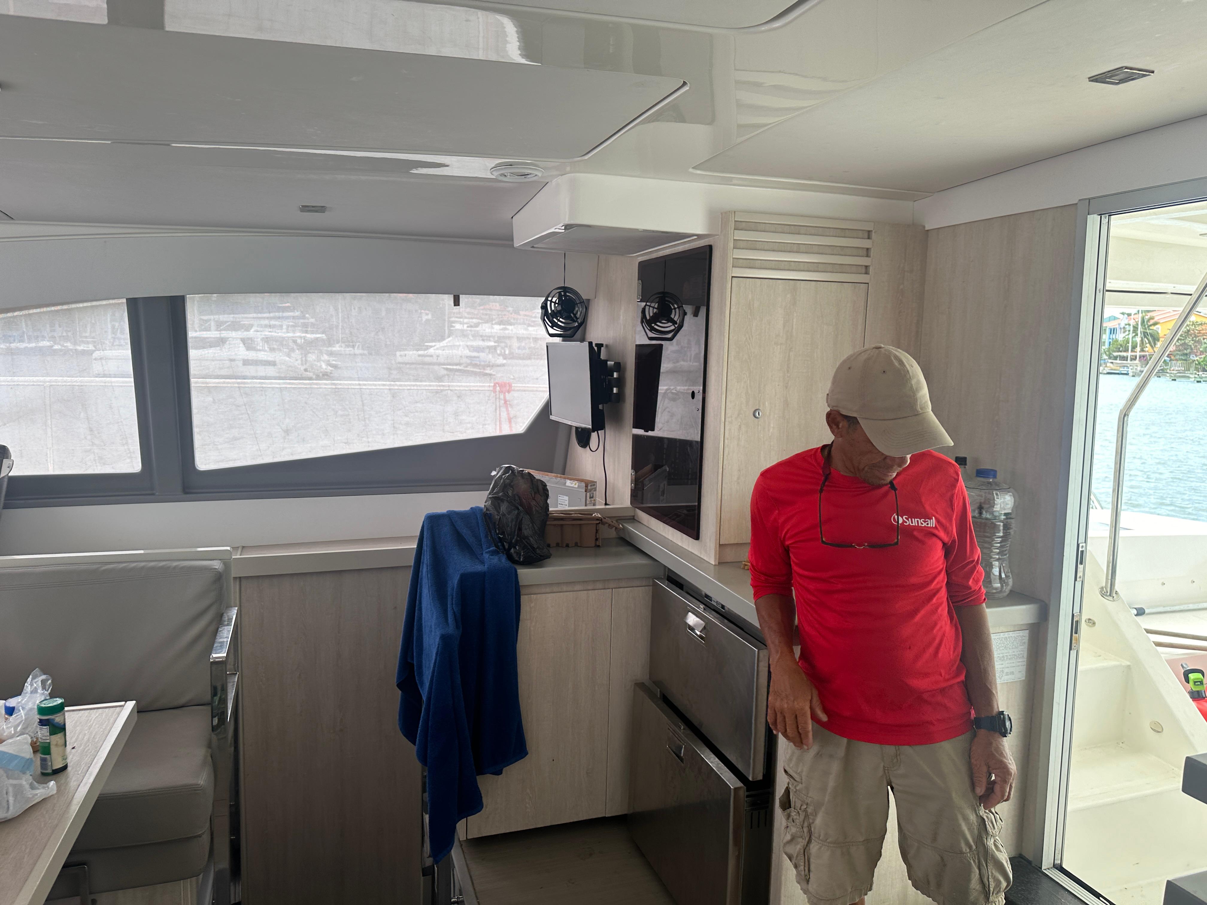 Leopard 51 Powercat Power Catamaran for sale | The Moorings Yacht Brokerage