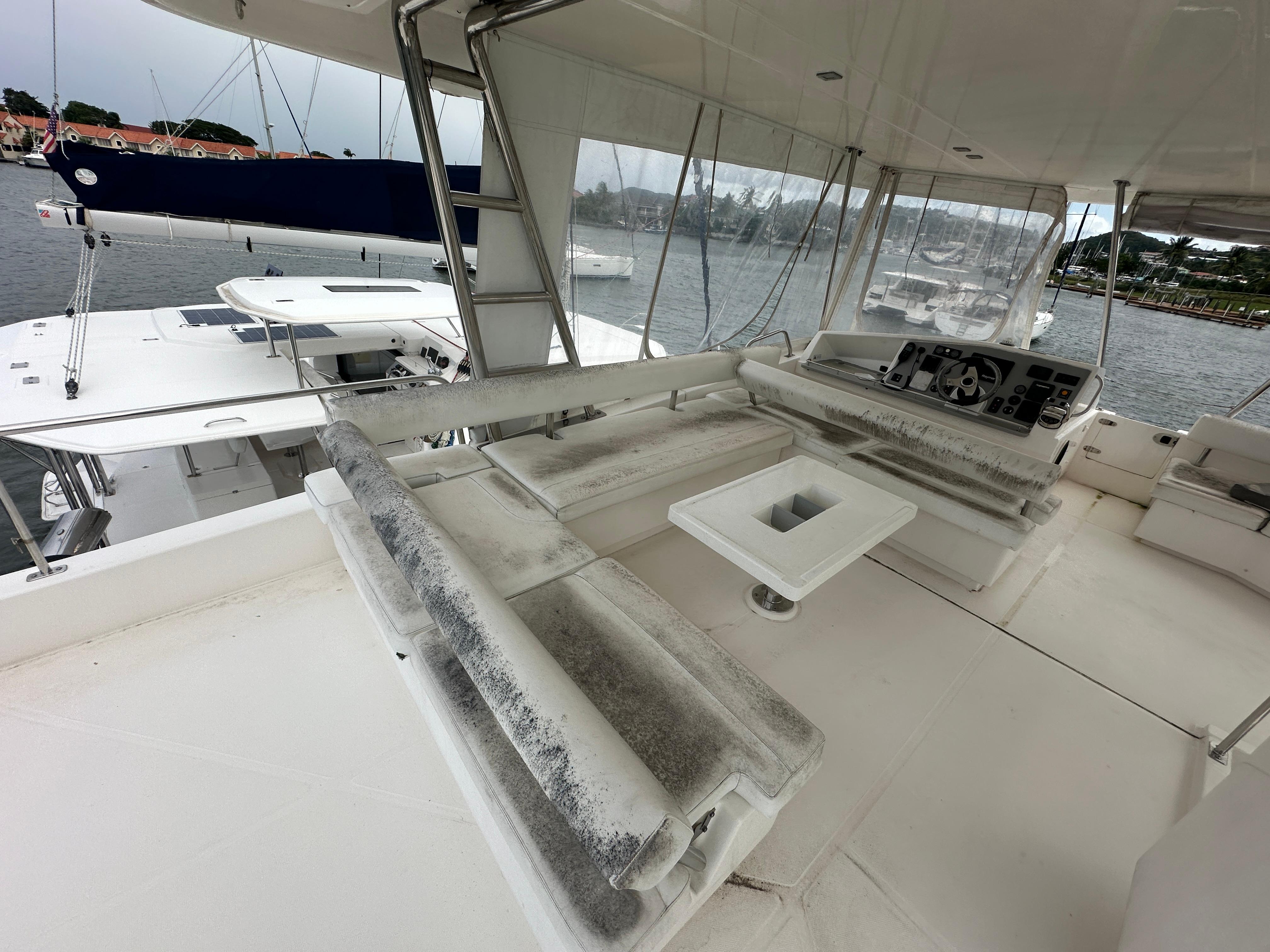 Leopard 51 Powercat Power Catamaran for sale | The Moorings Yacht Brokerage