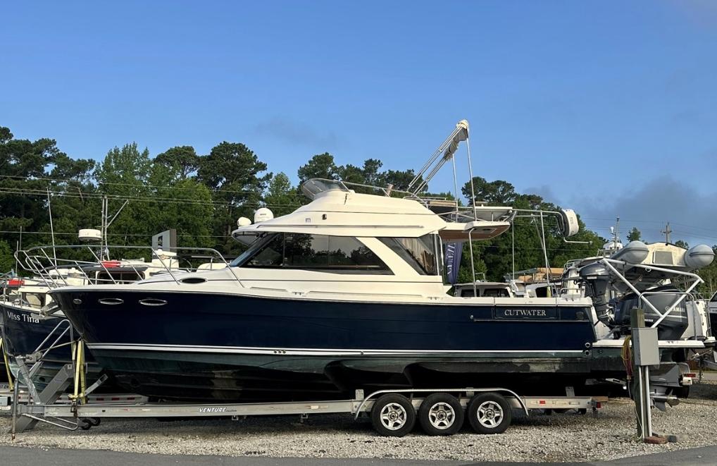 C32cb Yacht for Sale | 32 Cutwater Yachts New Bern, NC | Denison Yacht Sales