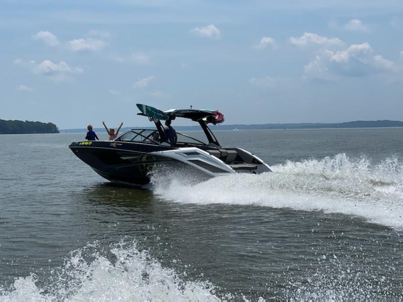 2020 Scarab 285 WAKE | Dominion Yachts