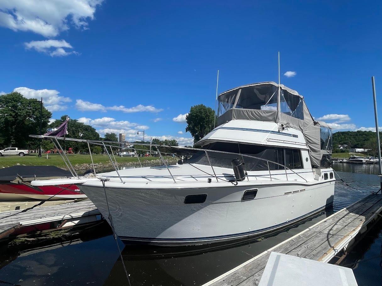 1990 Carver 3207 Aft Cabin Red Wing, Minnesota - Tetzlaff Yachts