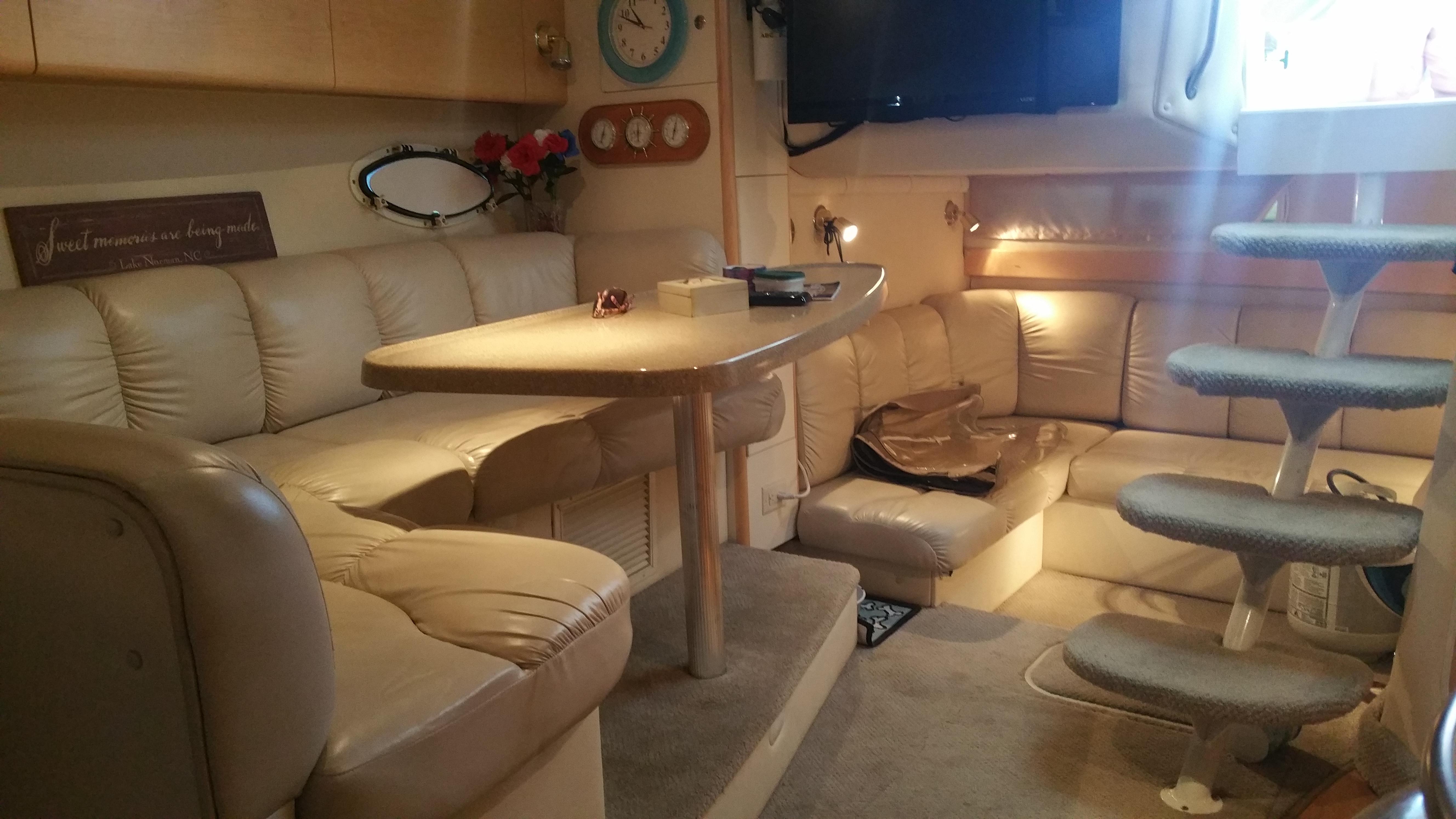 2003 Larson Cabrio 330 Mid Cabin Express Cruiser for sale - YachtWorld