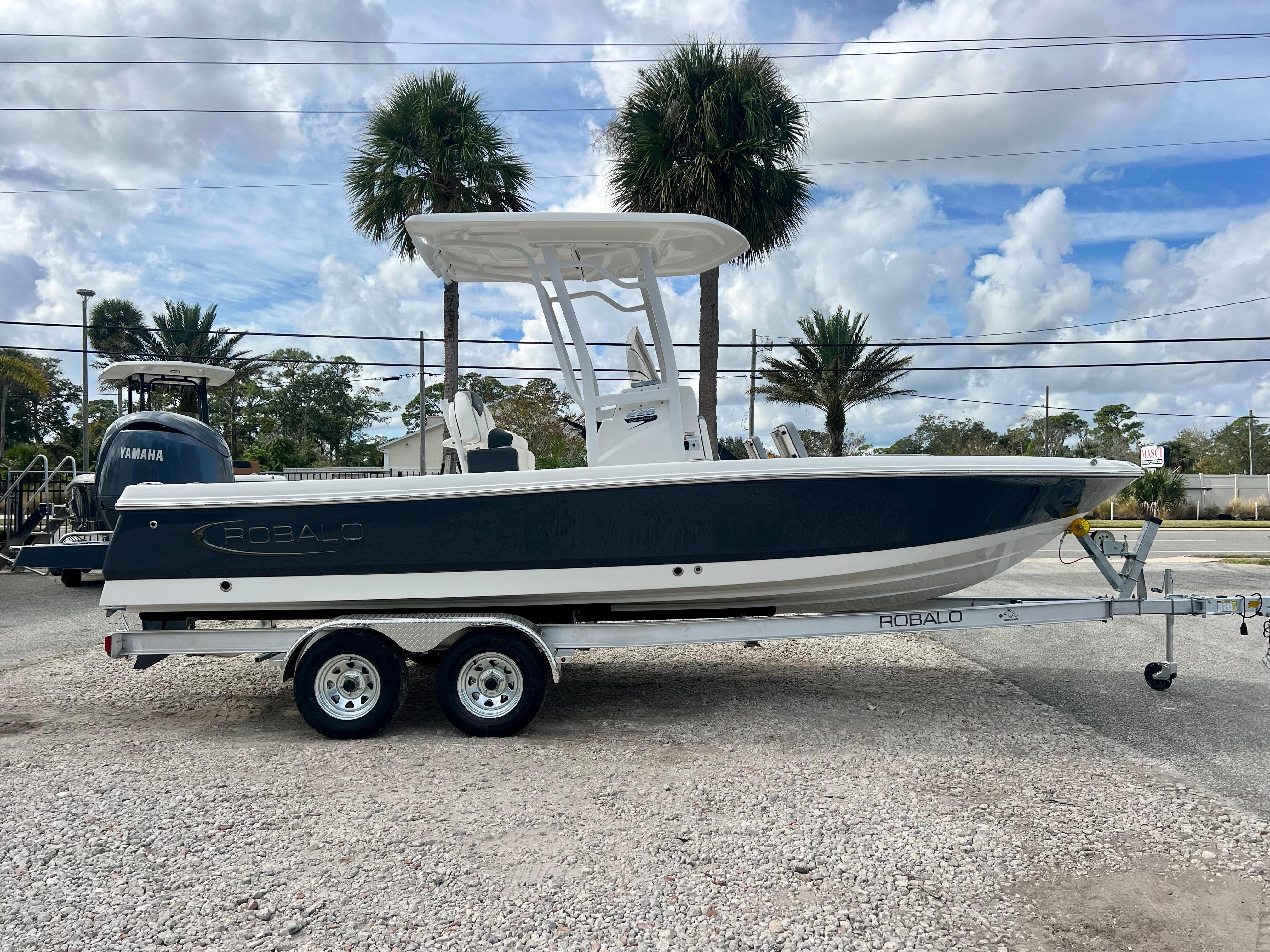 2024 Robalo 226 Cayman Centre Console for sale - YachtWorld