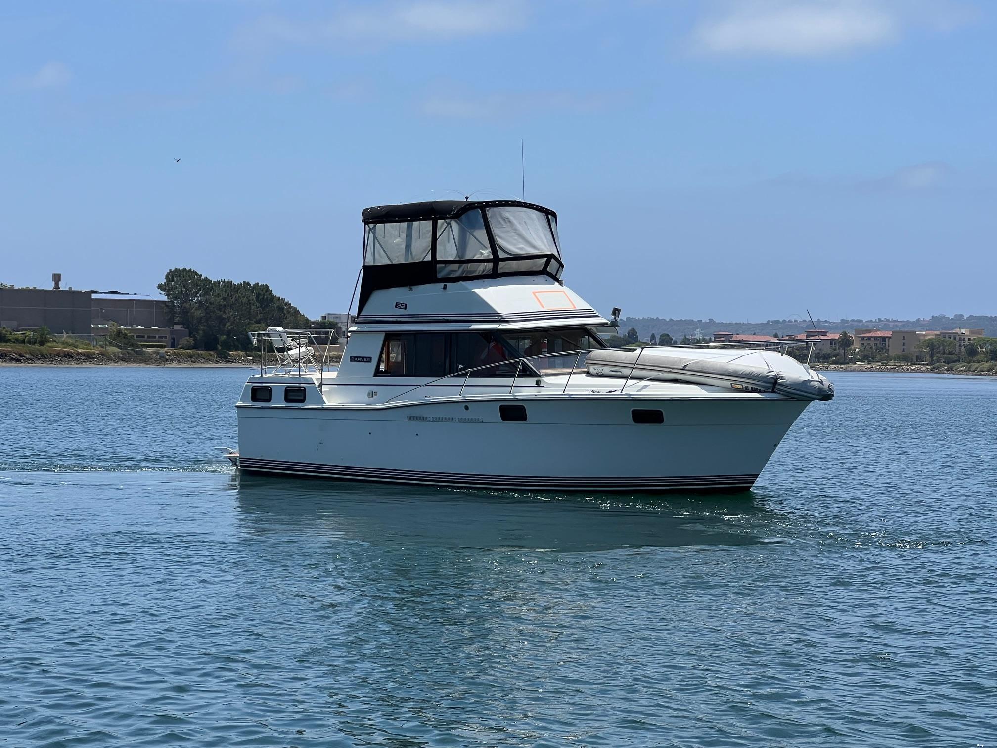 1984 Carver 3207 Aft Cabin Barcos con cabina de popa en venta - YachtWorld