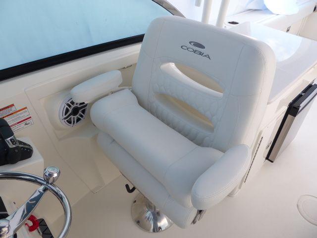 2025 Cobia 280 DC Dual Console til salgs- YachtWorld