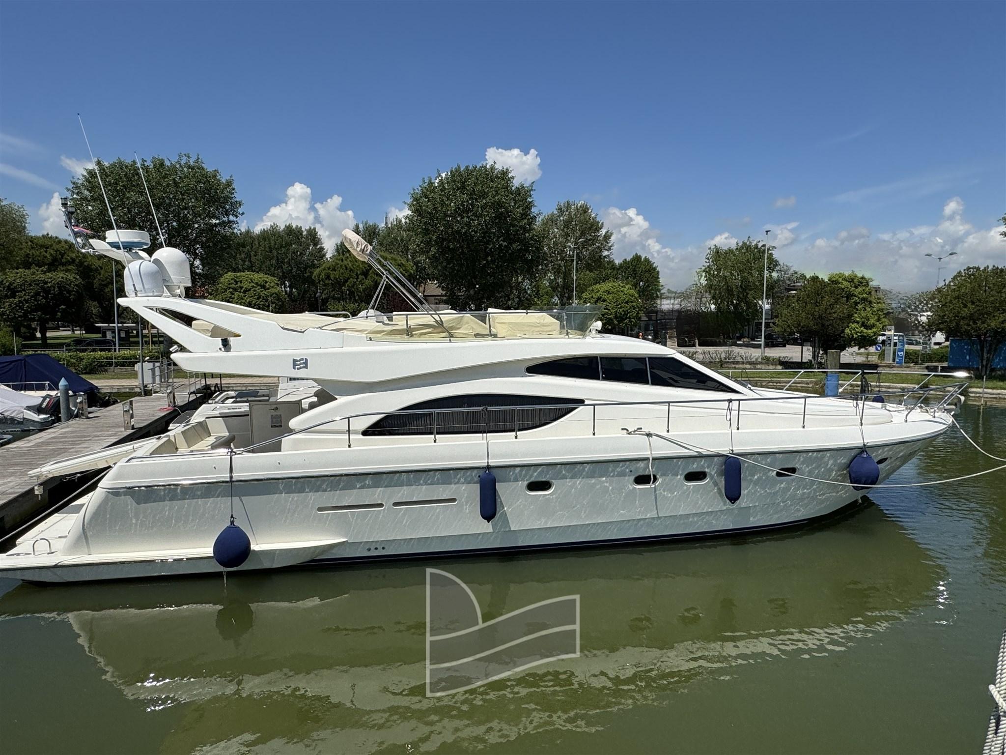 Ferretti Yachts 53 16m 2003, Flybridge Boote | Boot24