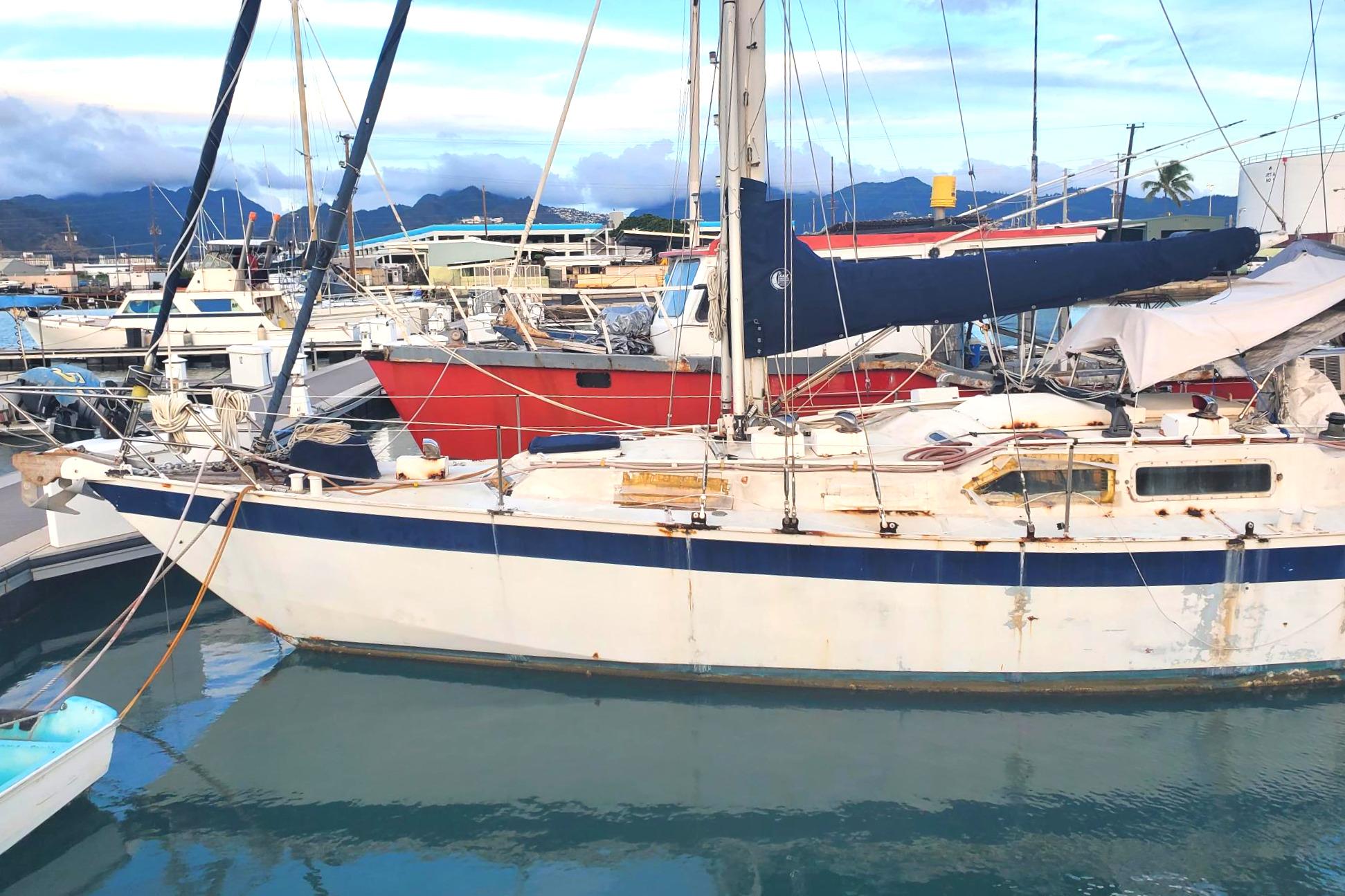 1982 Bruce Roberts Staysail Ketch Centre Cockpit for sale - YachtWorld