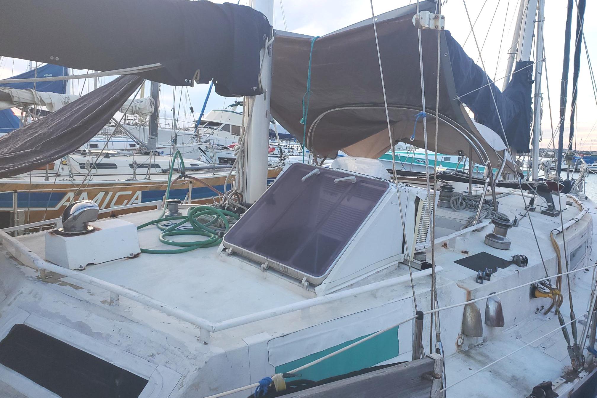 1982 Bruce Roberts Staysail Ketch Centre Cockpit for sale - YachtWorld