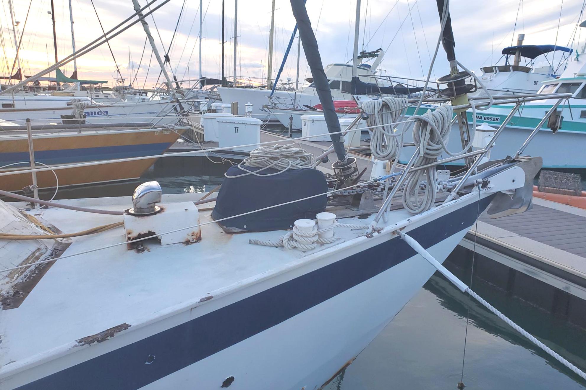 1982 Bruce Roberts Staysail Ketch Centre Cockpit for sale - YachtWorld