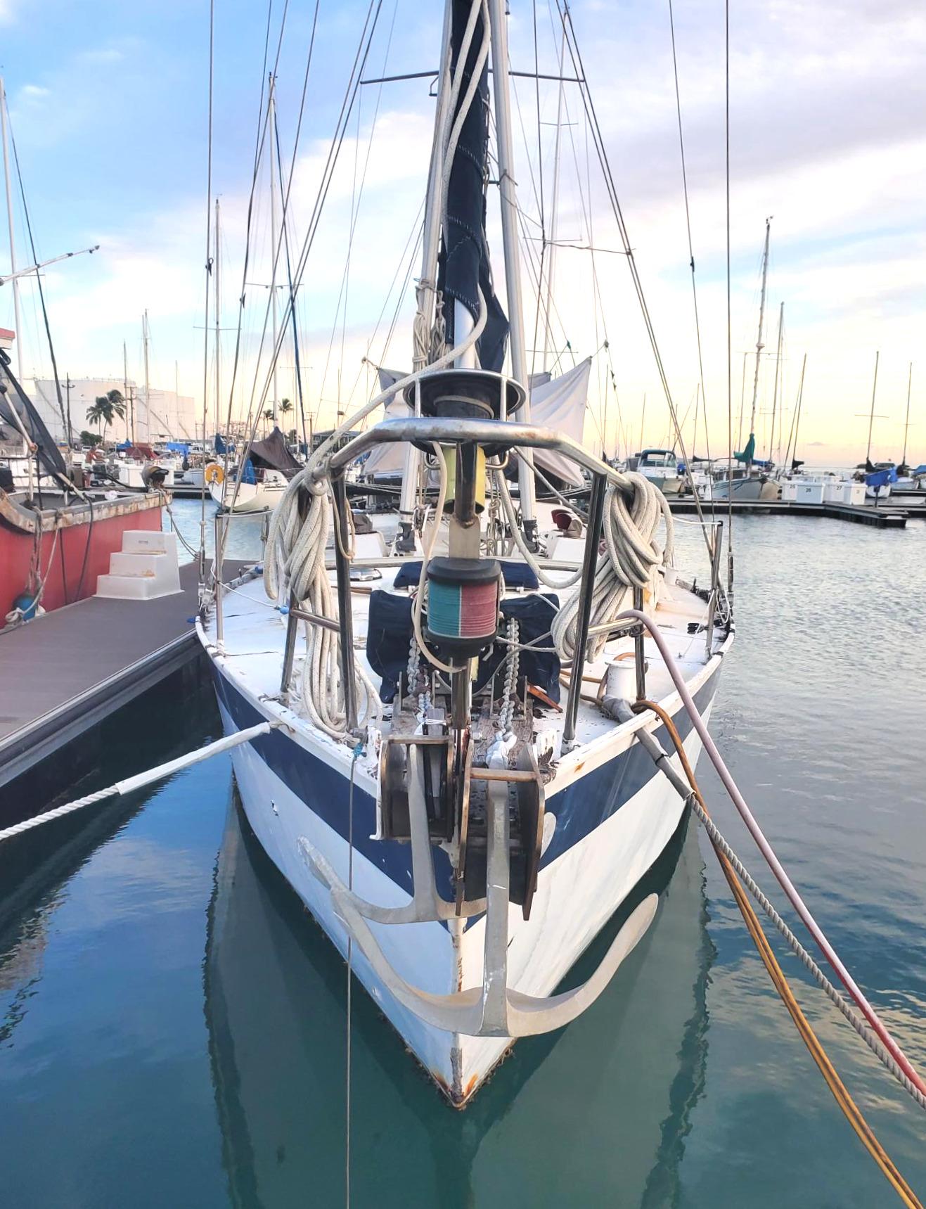 1982 Bruce Roberts Staysail Ketch Centre Cockpit for sale - YachtWorld