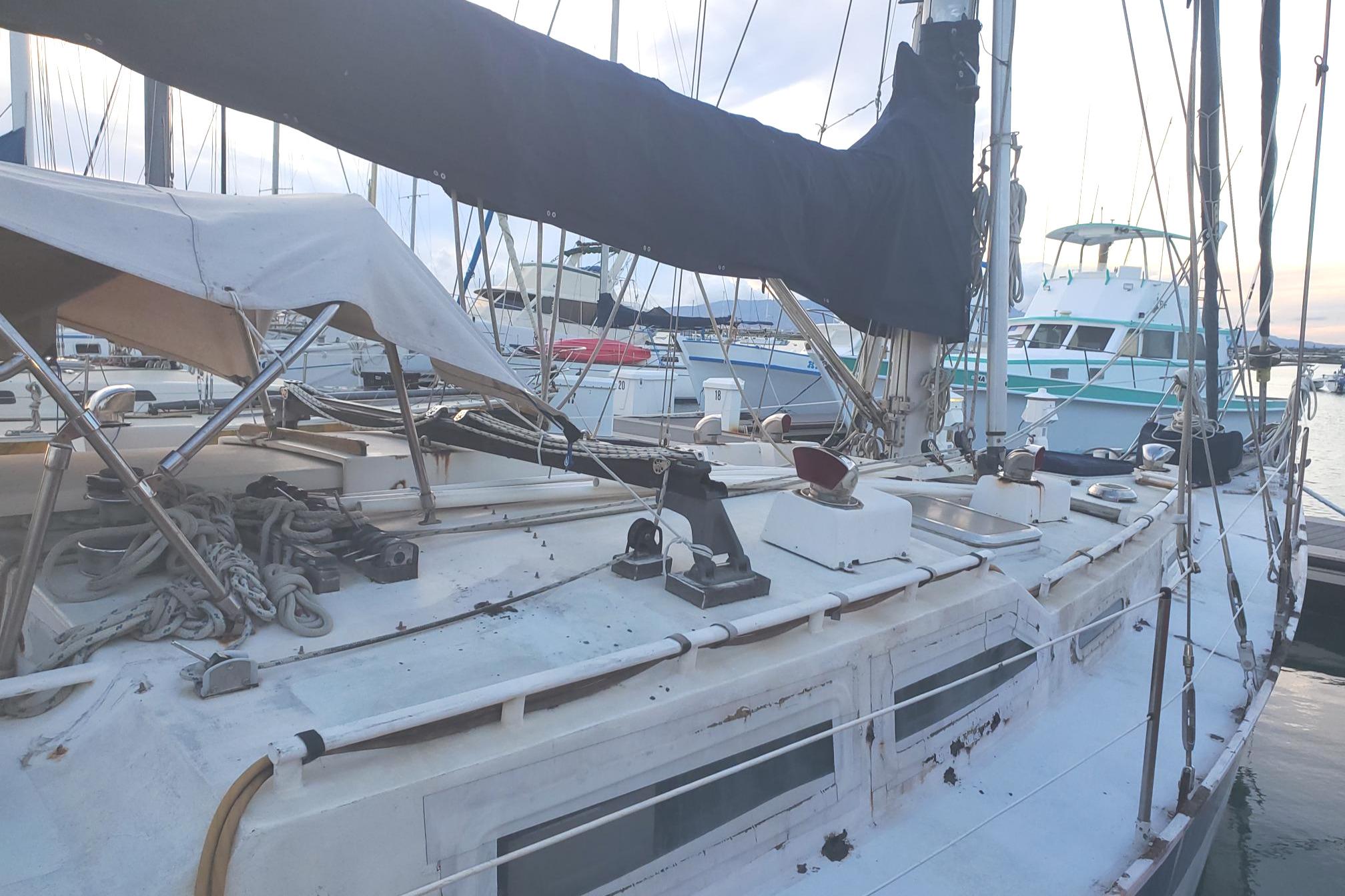 1982 Bruce Roberts Staysail Ketch Centre Cockpit for sale - YachtWorld