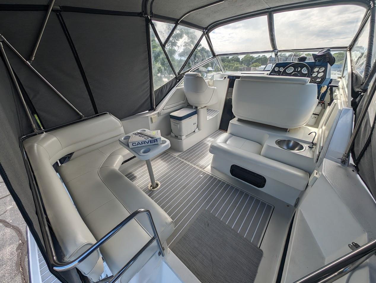 1990 Carver 2557 Montego Express Cruiser for sale - YachtWorld