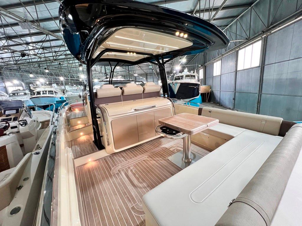 2021 Invictus Invictus 370 GT Express Cruiser for sale - YachtWorld