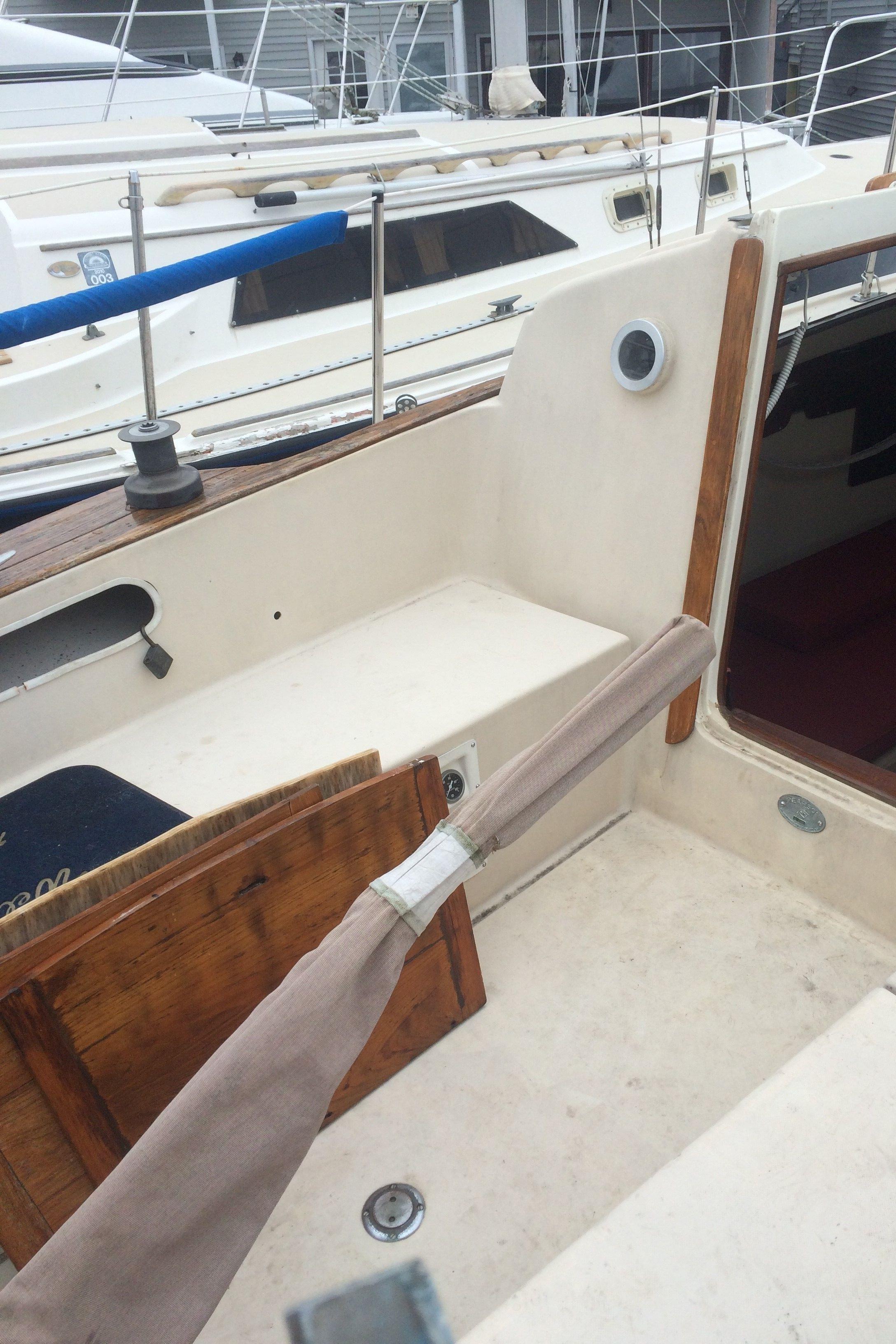 1974 Pearson 30 Daysailer for sale - YachtWorld