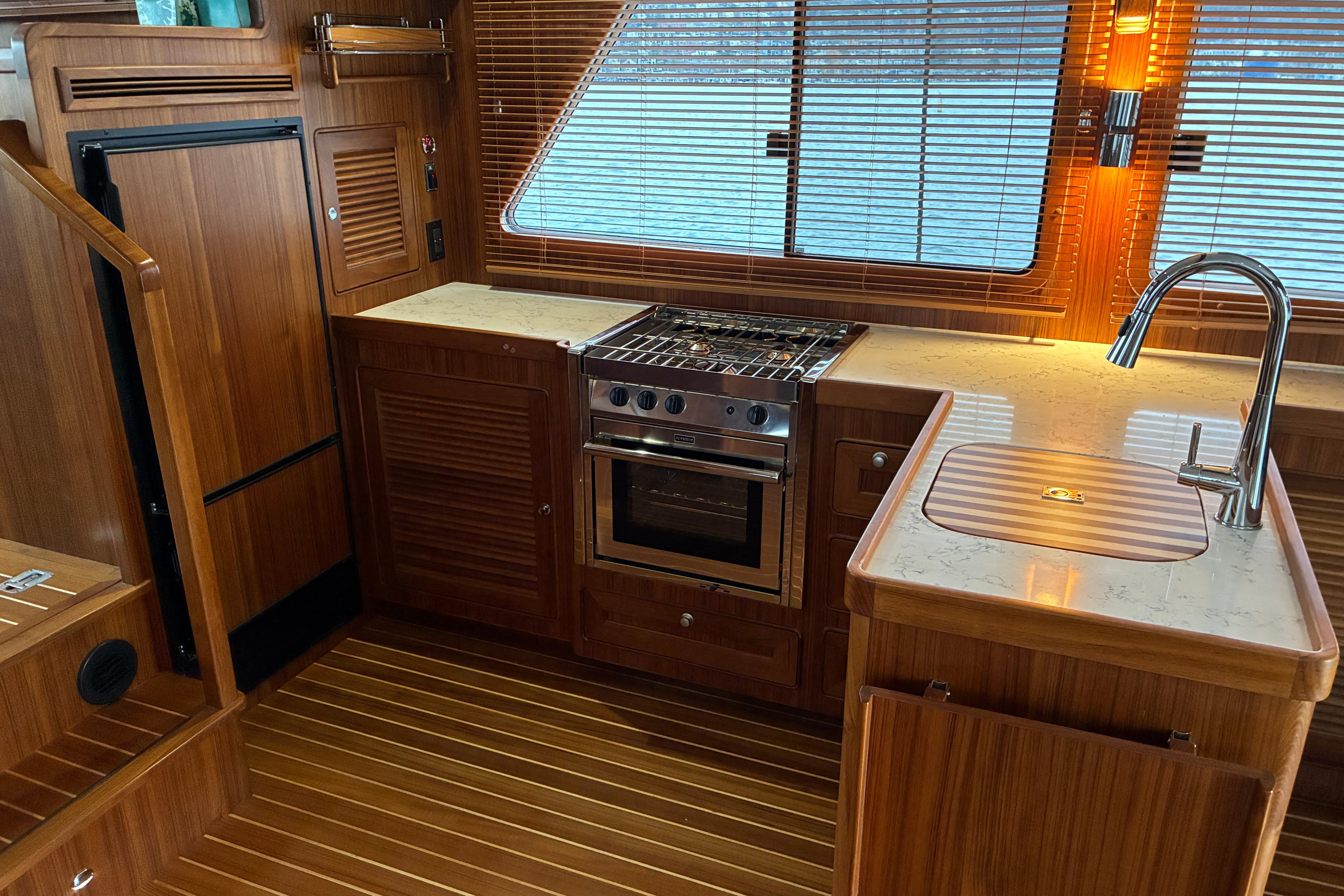 2024 Helmsman Trawlers 43E PILOTHOUSE Trawler Kaufen - YachtWorld