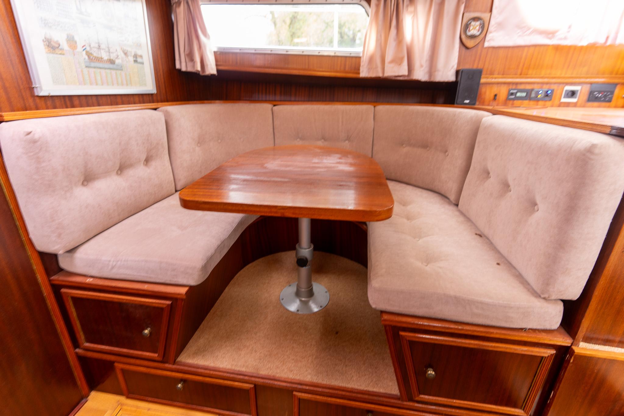 Tweedehands 1980 Valkkruiser 1360 Alem, Nederland 89,500 € | Botentekoop