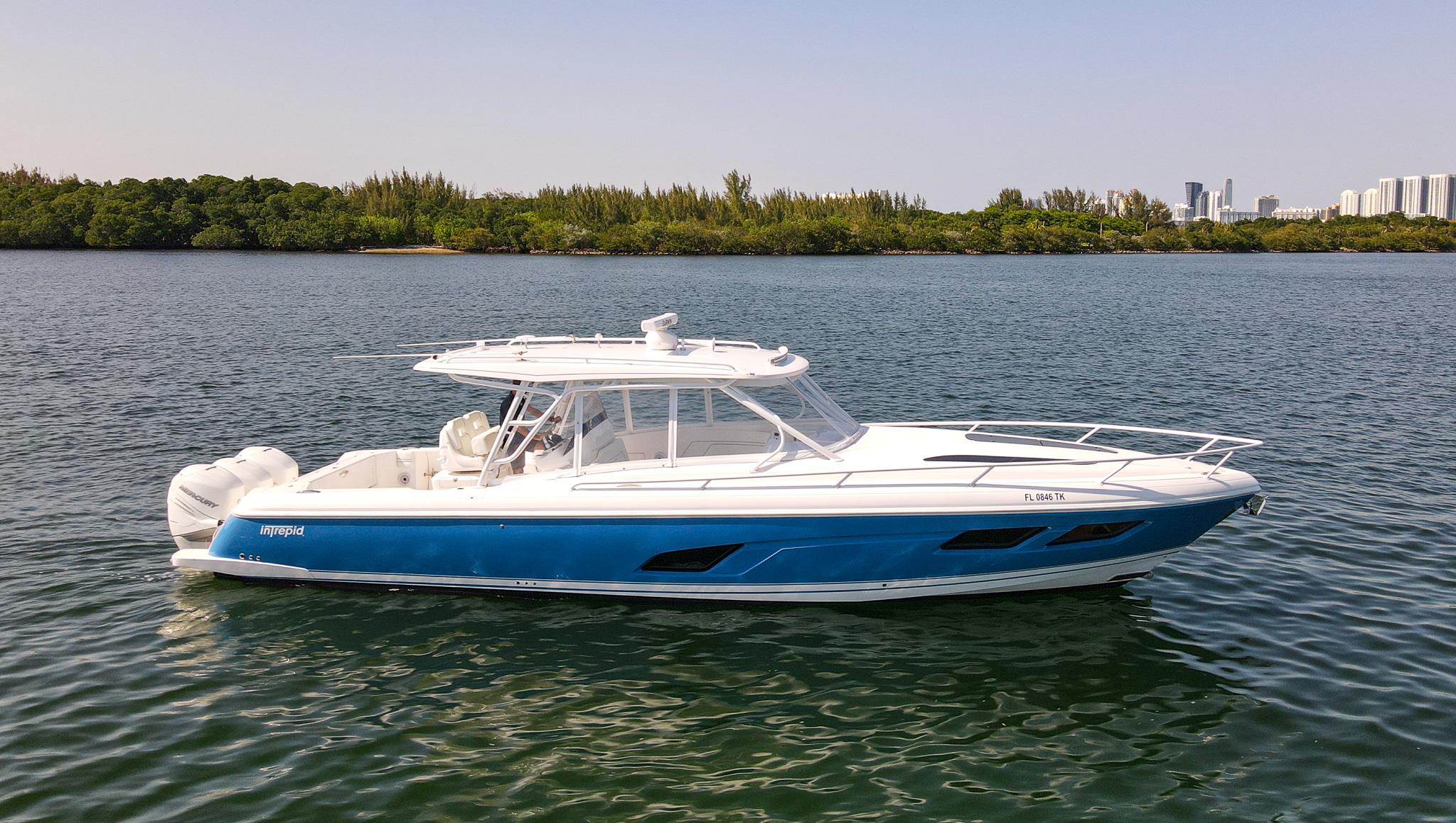 2021 Intrepid 409 Valor Express Cruiser for sale - YachtWorld