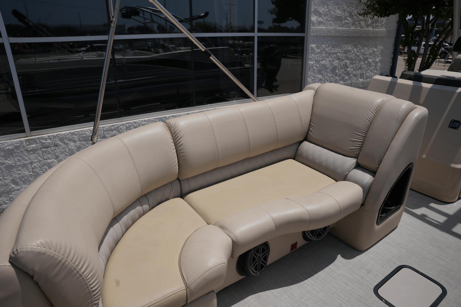 2017 Harris GRAND MARINER (TWIN ENGINE) Pontoon for sale - YachtWorld