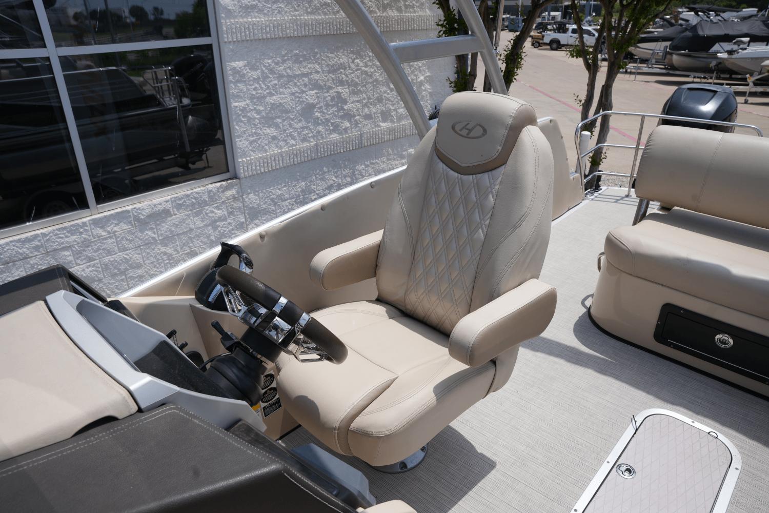 2017 Harris GRAND MARINER (TWIN ENGINE) Pontoon for sale - YachtWorld