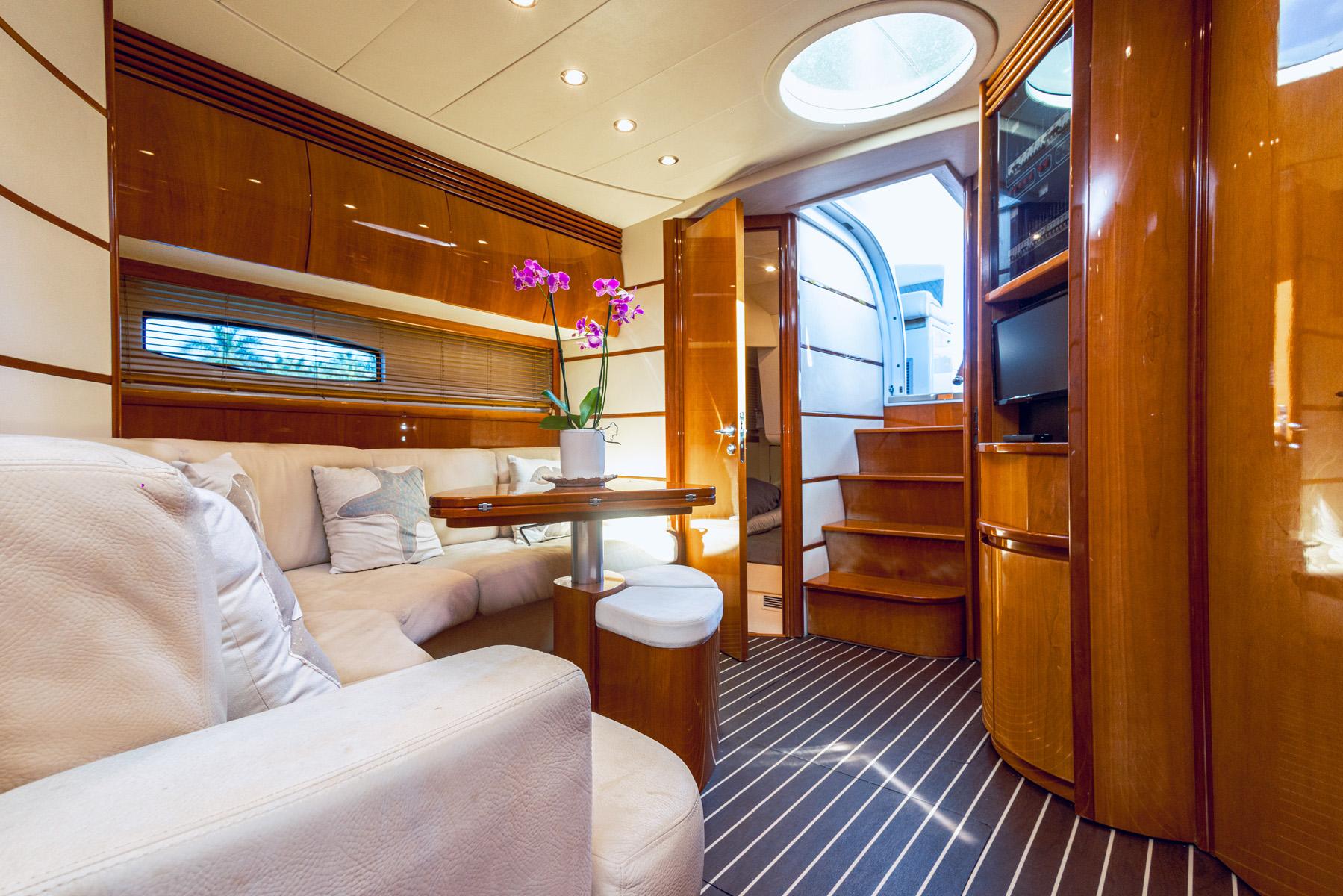 2005 Pershing 52 Cruiser for sale - YachtWorld