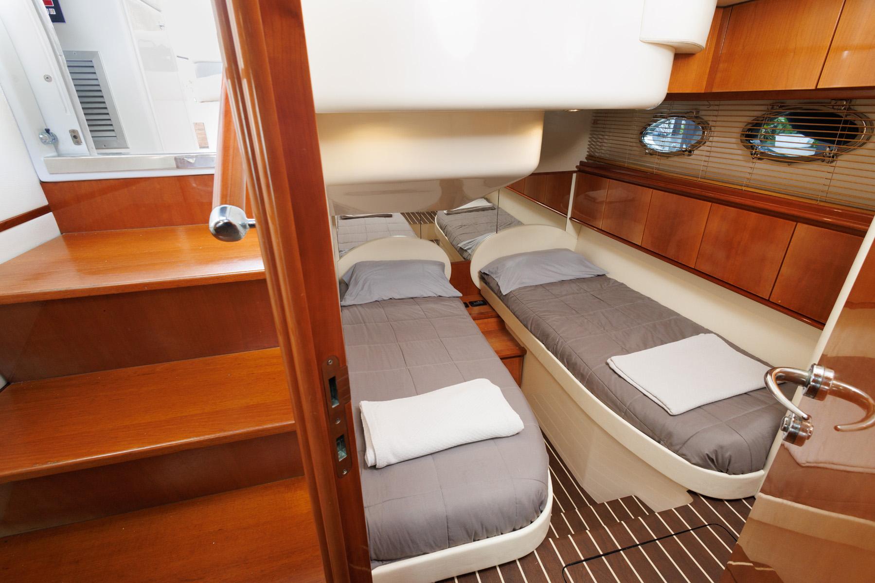 2005 Pershing 52 Cruiser for sale - YachtWorld