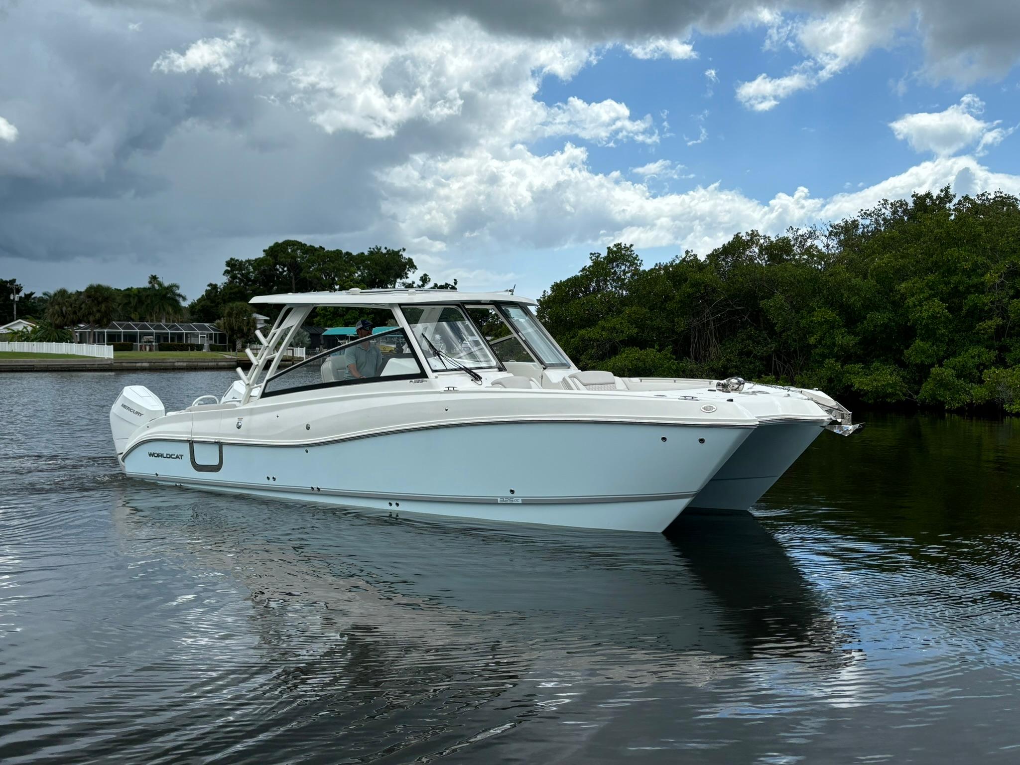 2024 World Cat 325 DC Power Catamaran for sale - YachtWorld